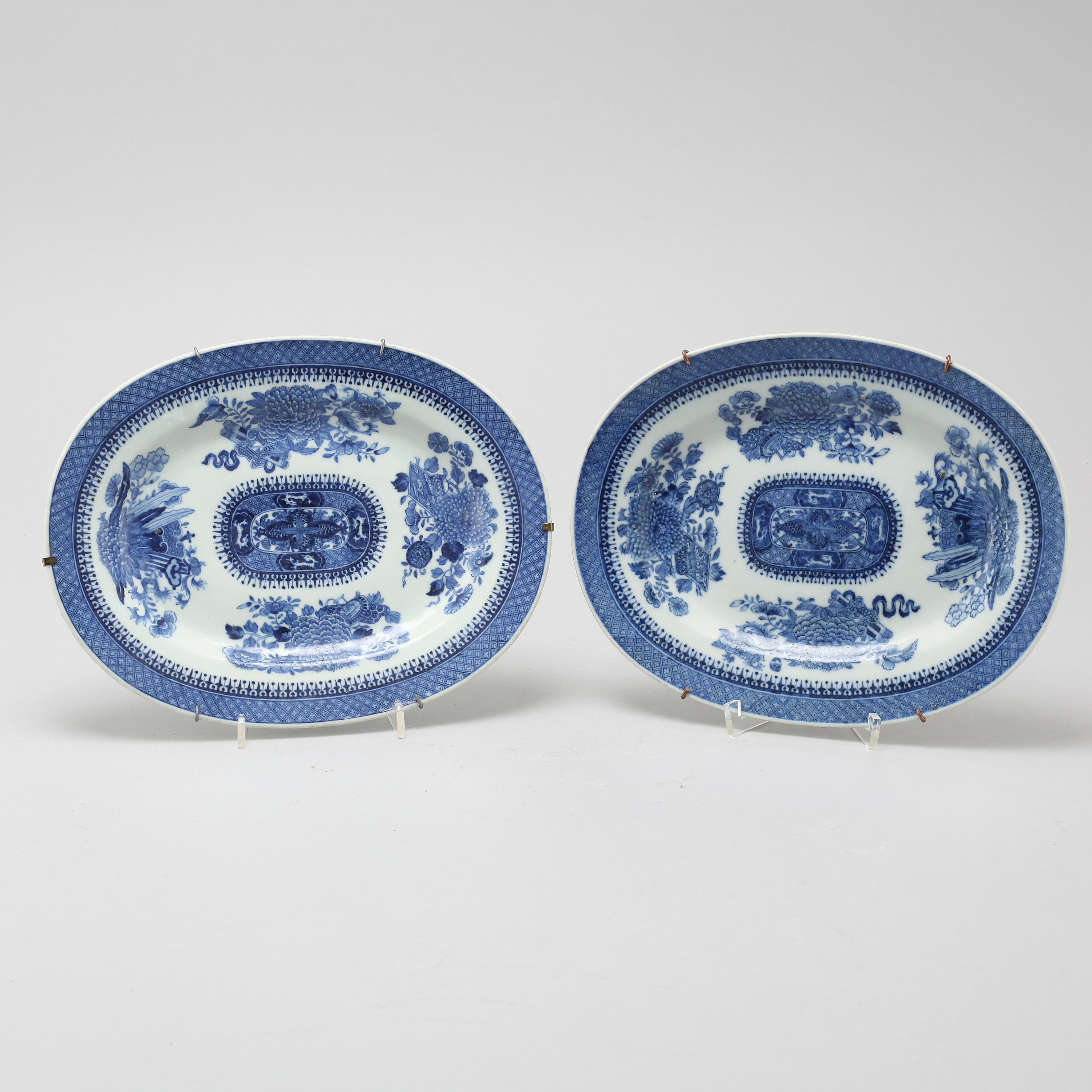 A pair of porcelain serving dishes from China, Jiaqing (1796-1820 ...