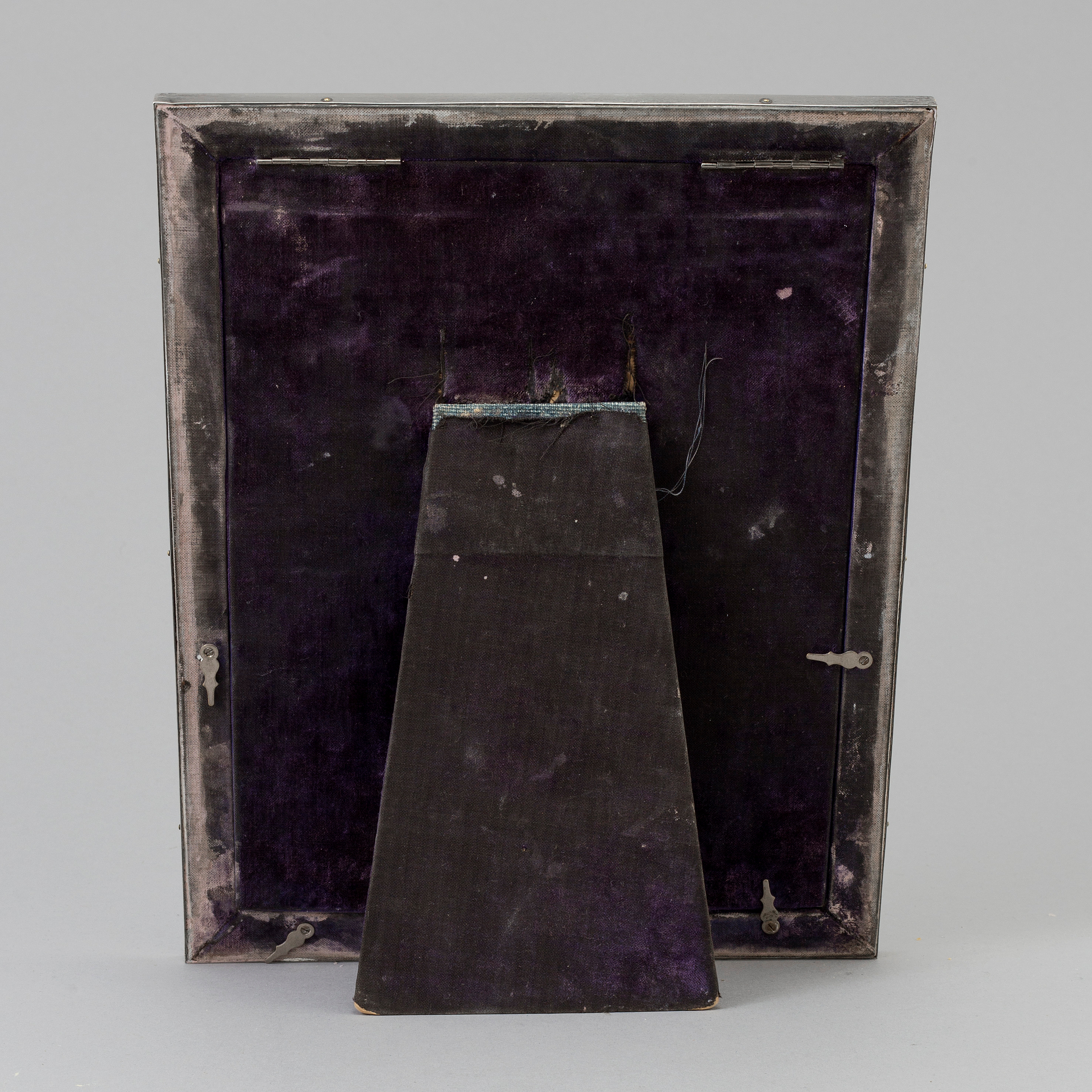 A German silver frame by HE Wilm, Berlin, 20th century. - Bukowskis