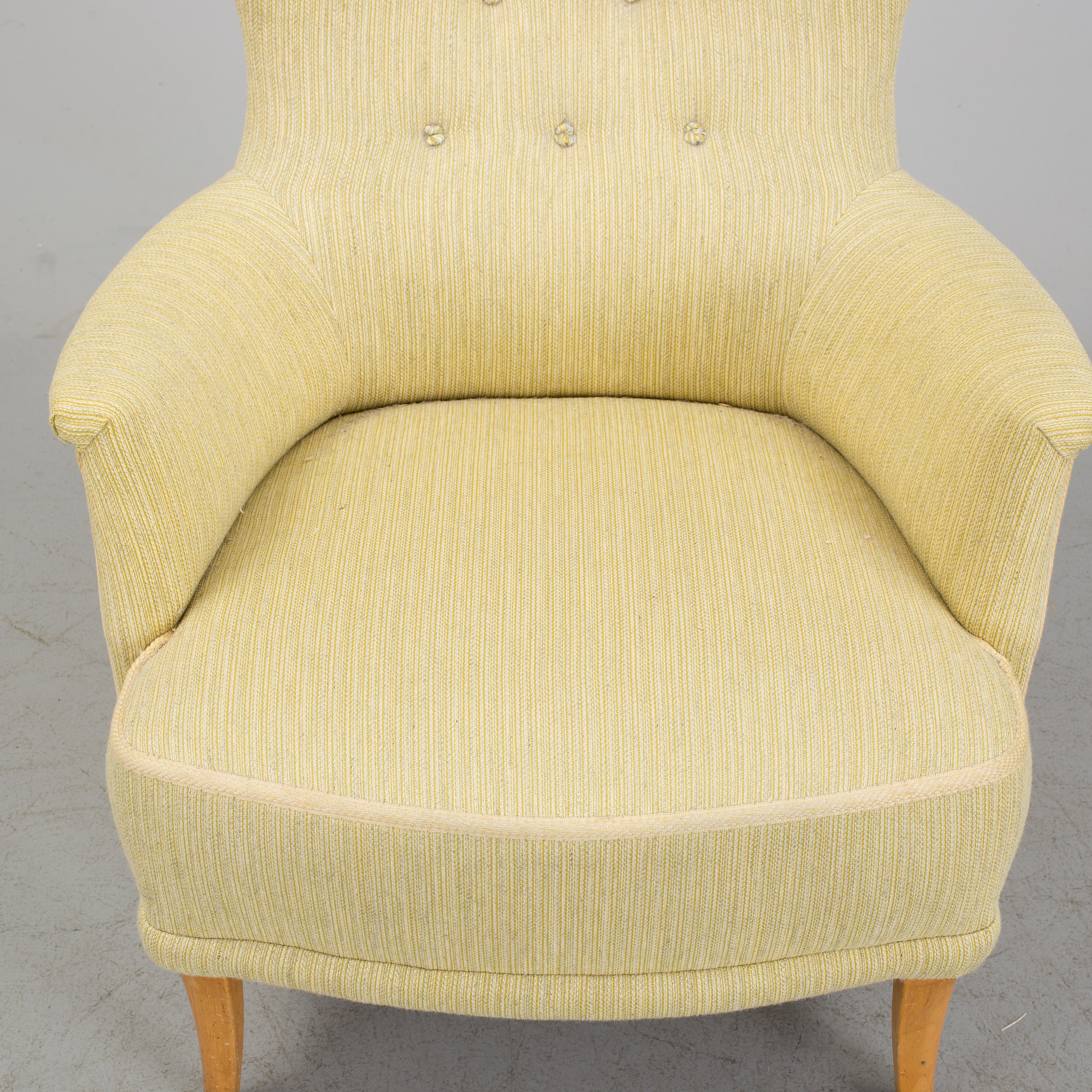 CARL MALMSTEN, fåtölj, "Farmor". - Bukowskis