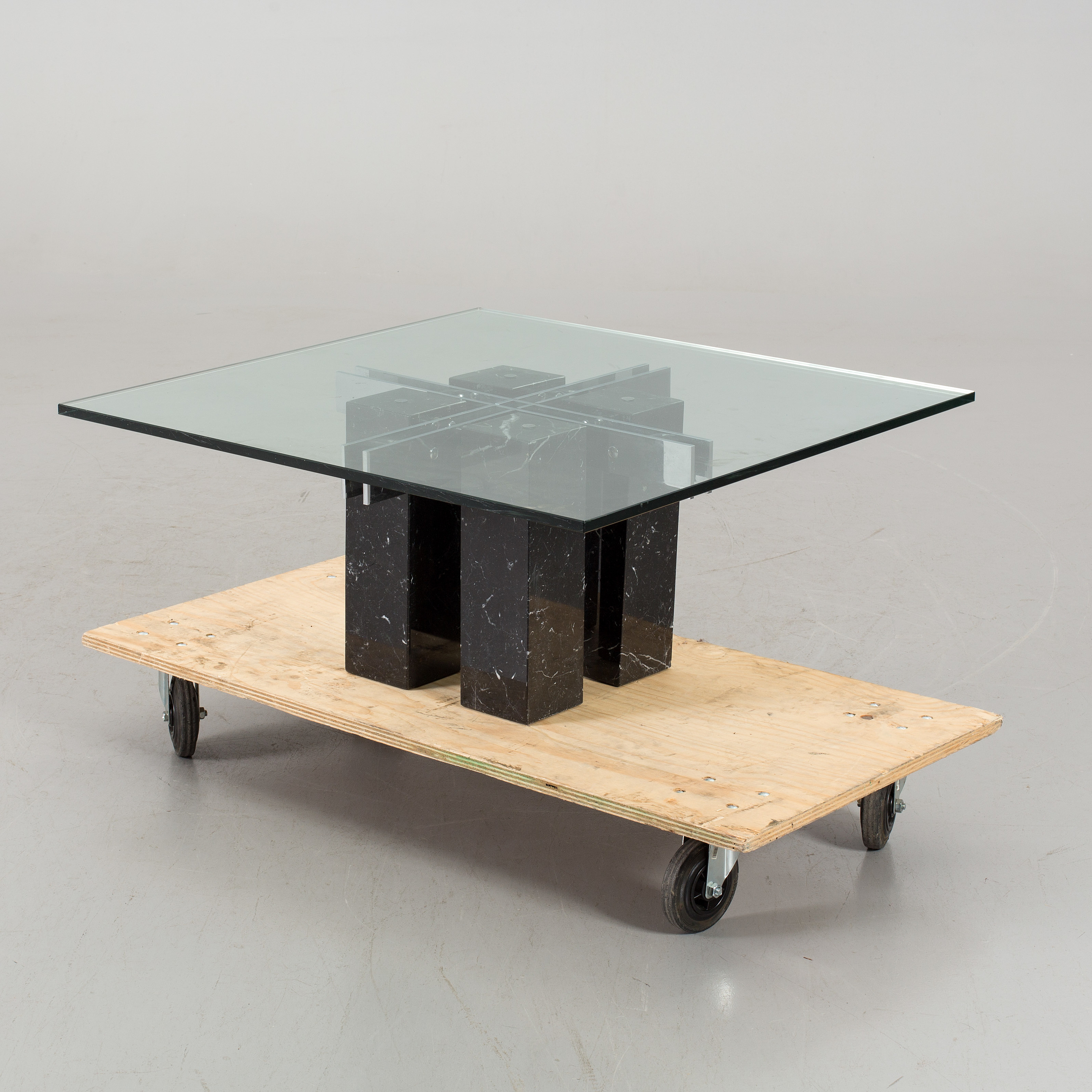 A COFFEE TABLE FORM THE 1990'S. - Bukowskis