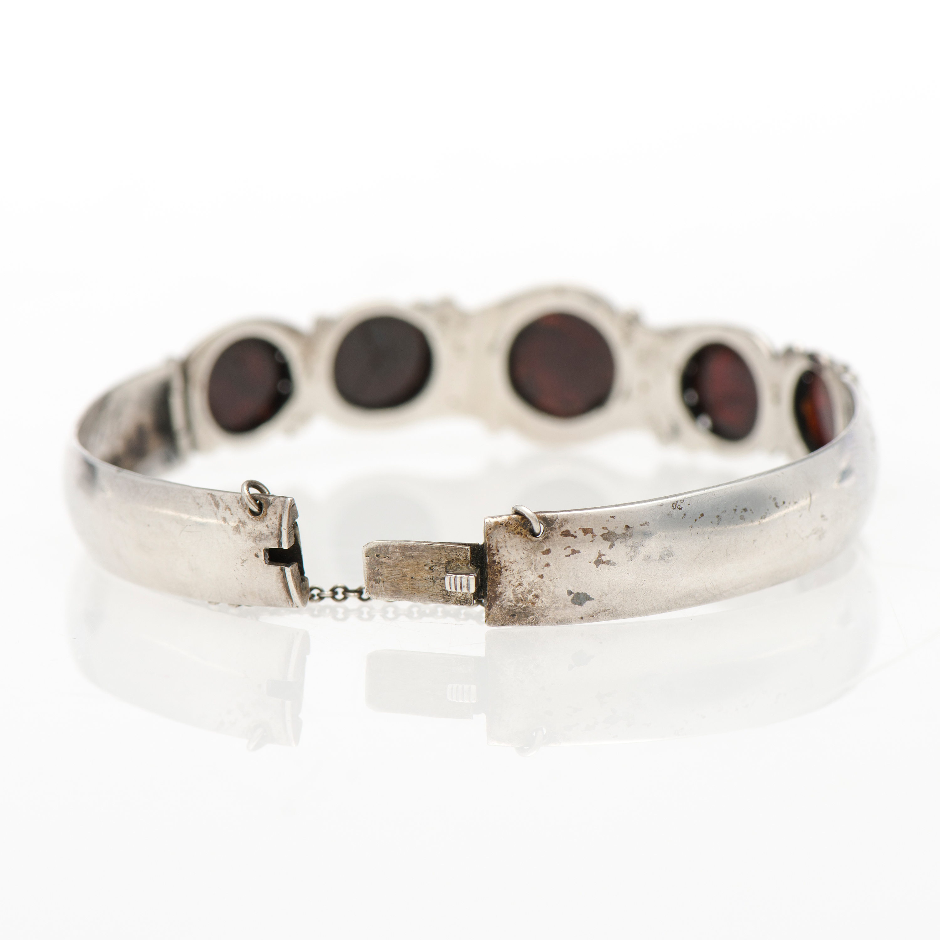 ARMBAND, granater, silver. - Bukowskis