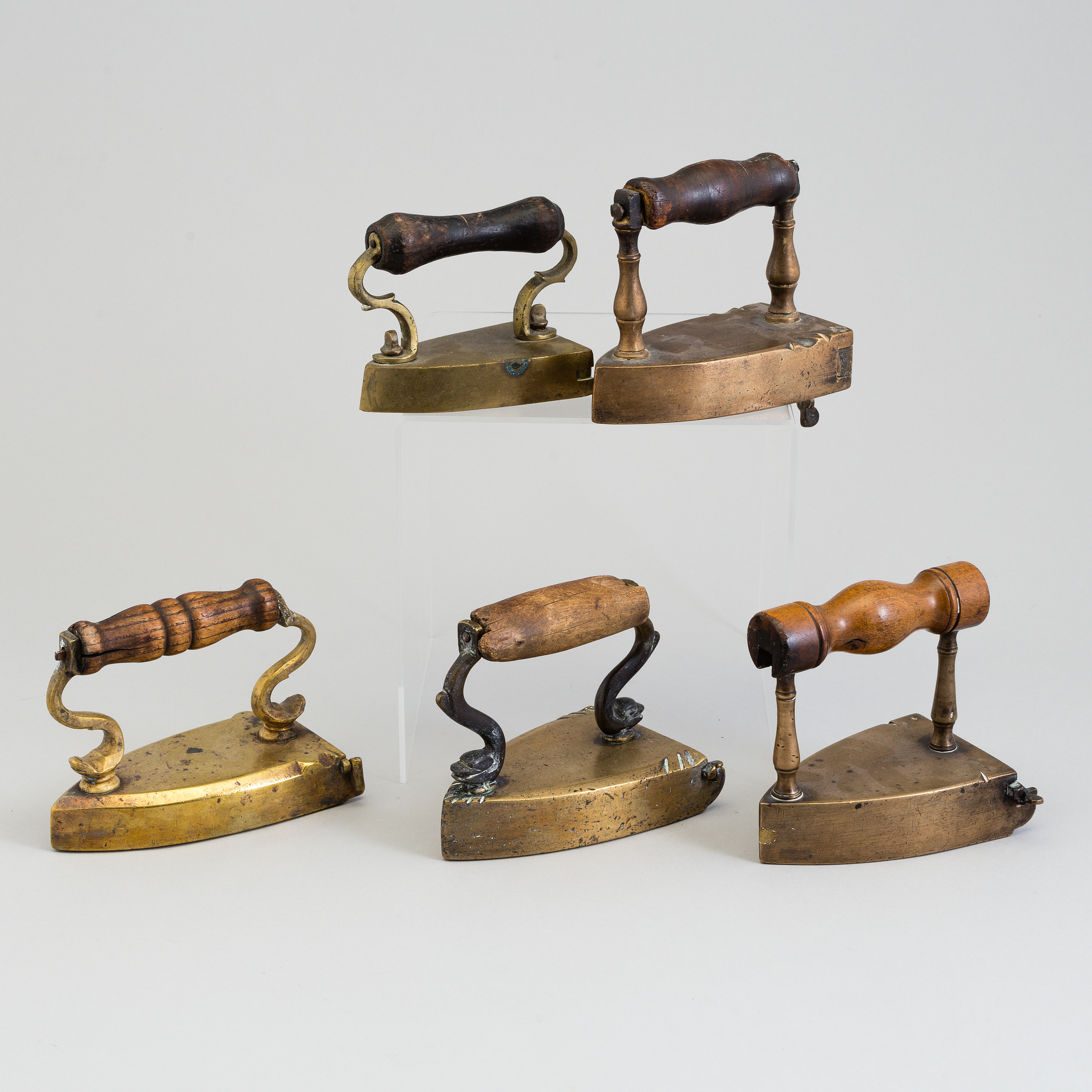 FIVE BRASS IRONS, 18th/19th century. - Bukowskis