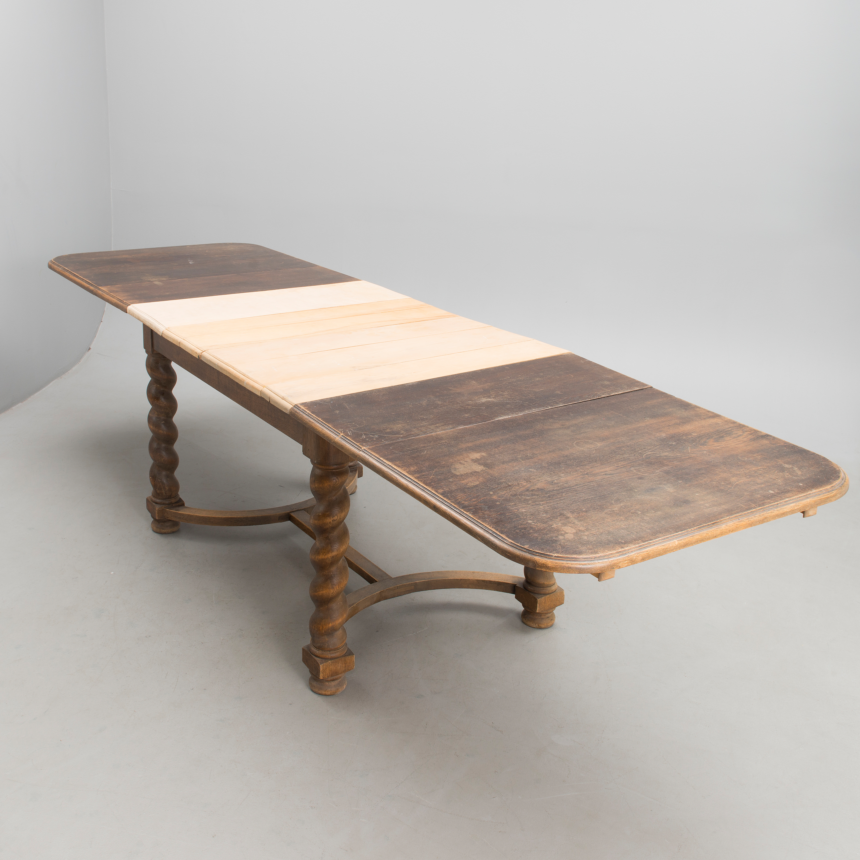 A 1930s/40s table. - Bukowskis