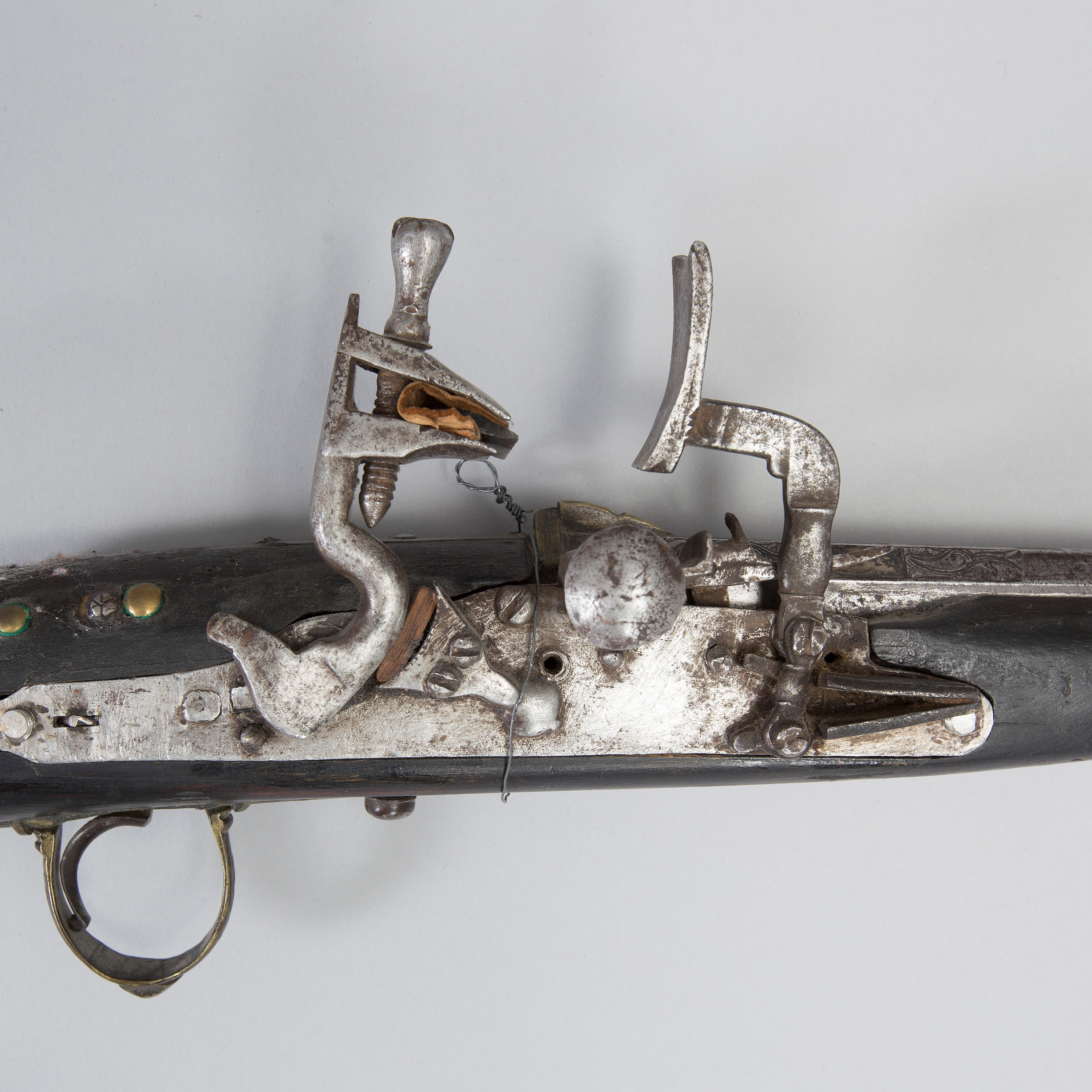 A NORTH AFRICAN FLINTLOCK GUN, 19th century. - Bukowskis