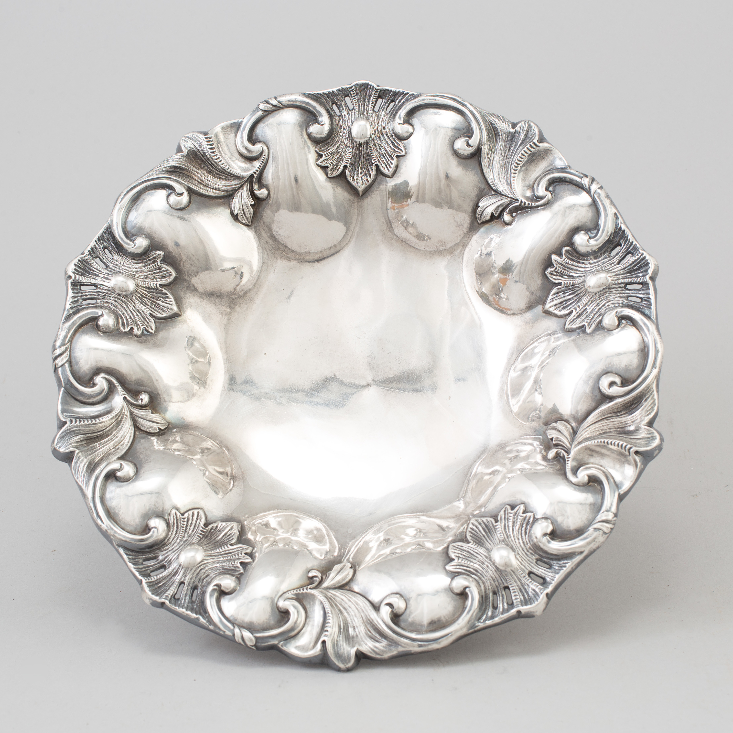 a silver bowl by Gustaf Theodor Folcker 1854. - Bukowskis