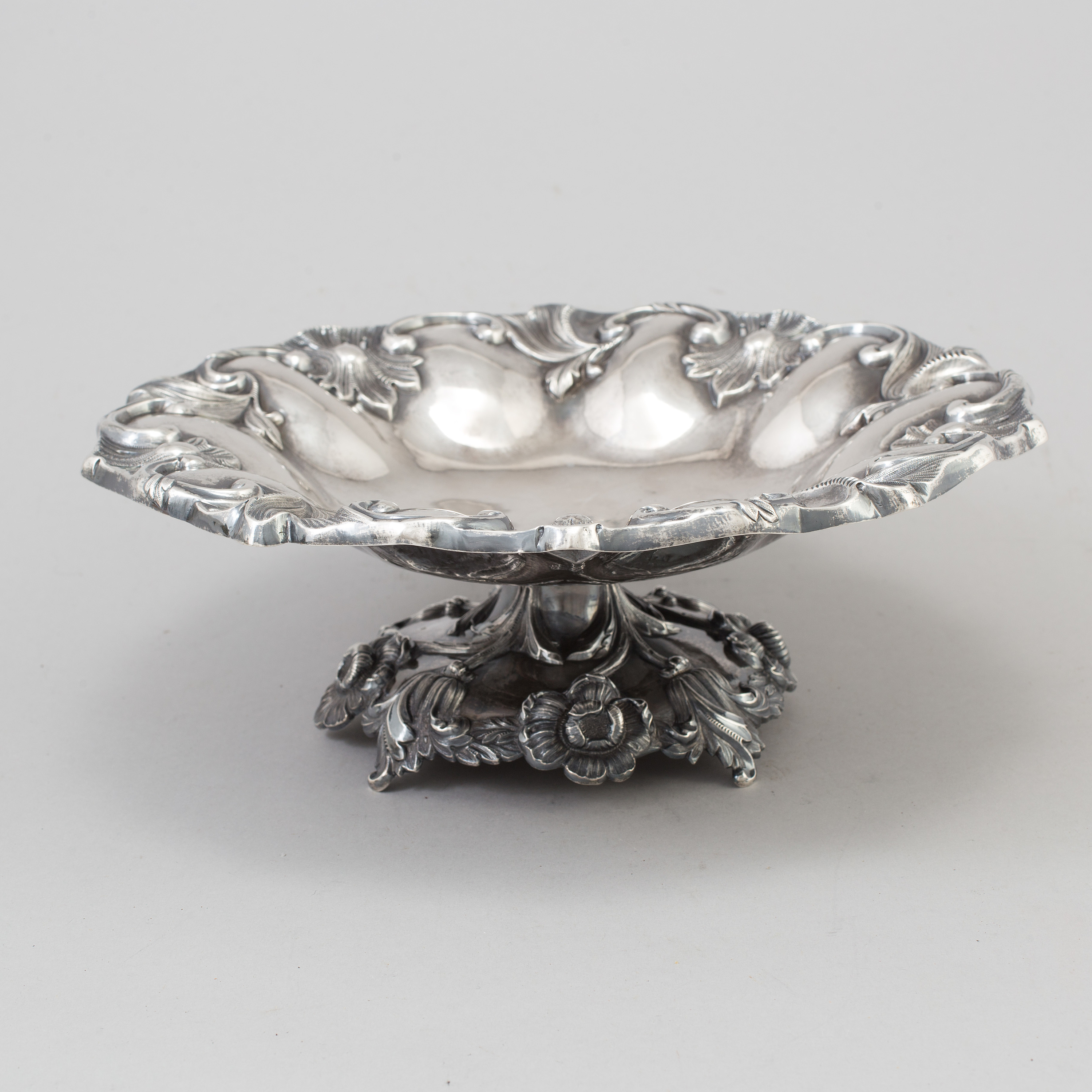 a silver bowl by Gustaf Theodor Folcker 1854. - Bukowskis