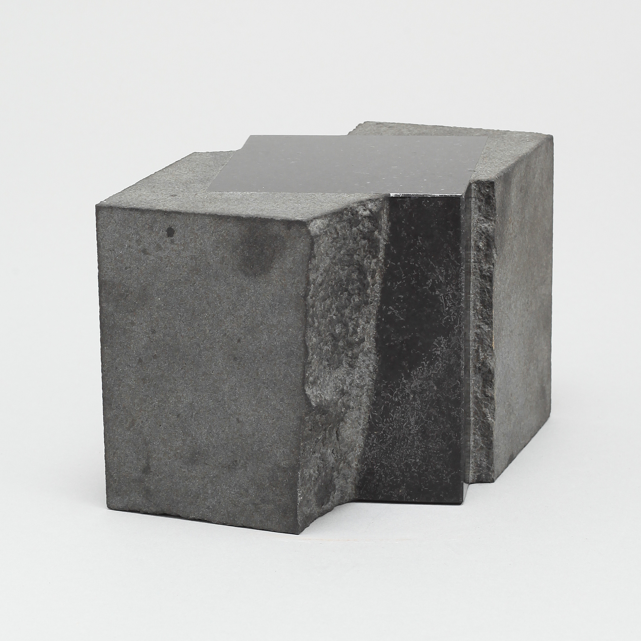 TAKASHI NARAHA, skulptur, diabas, signerad. - Bukowskis