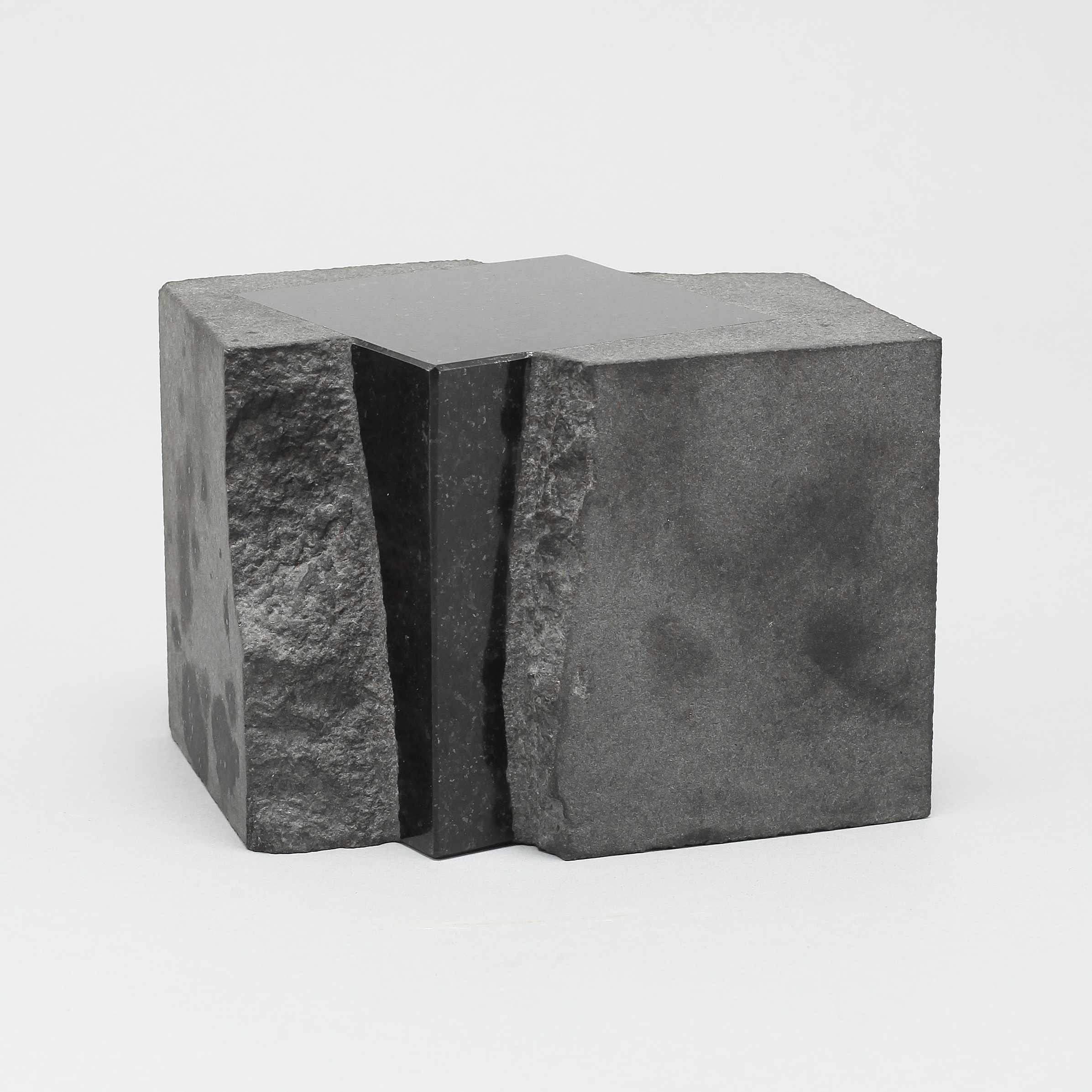 TAKASHI NARAHA, skulptur, diabas, signerad. - Bukowskis