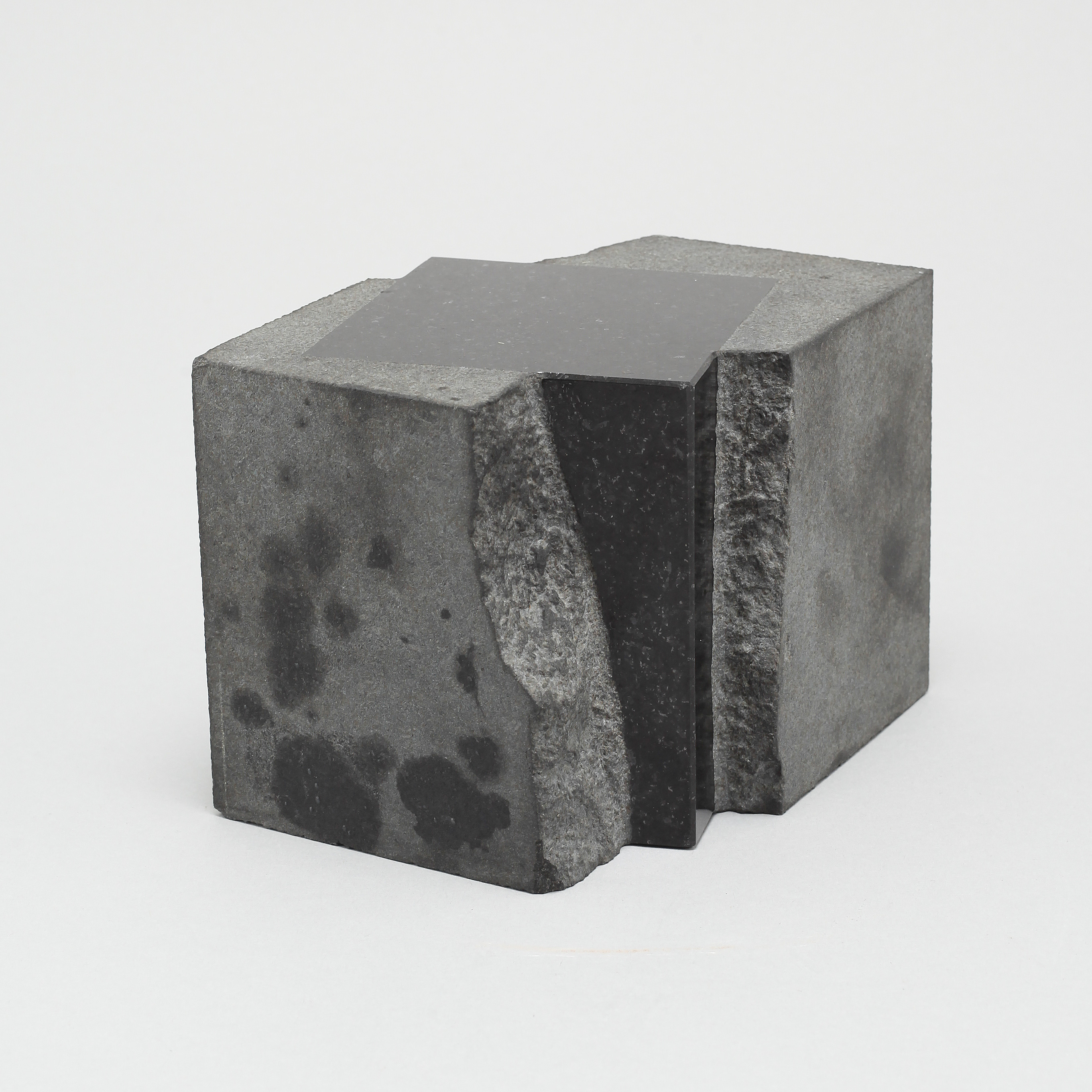 TAKASHI NARAHA, skulptur, diabas, signerad. - Bukowskis