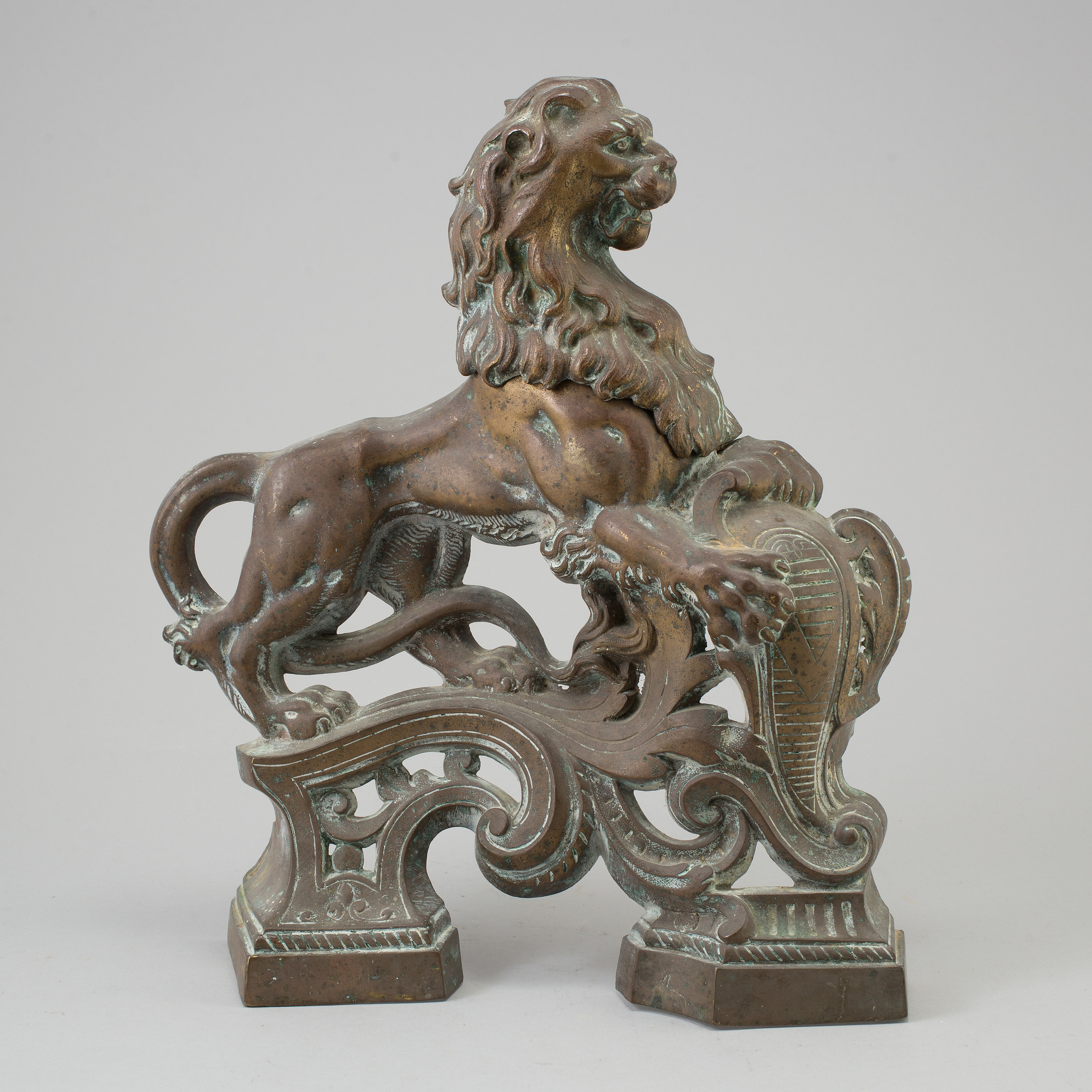 a decorative bronze object from the 19th century. - Bukowskis