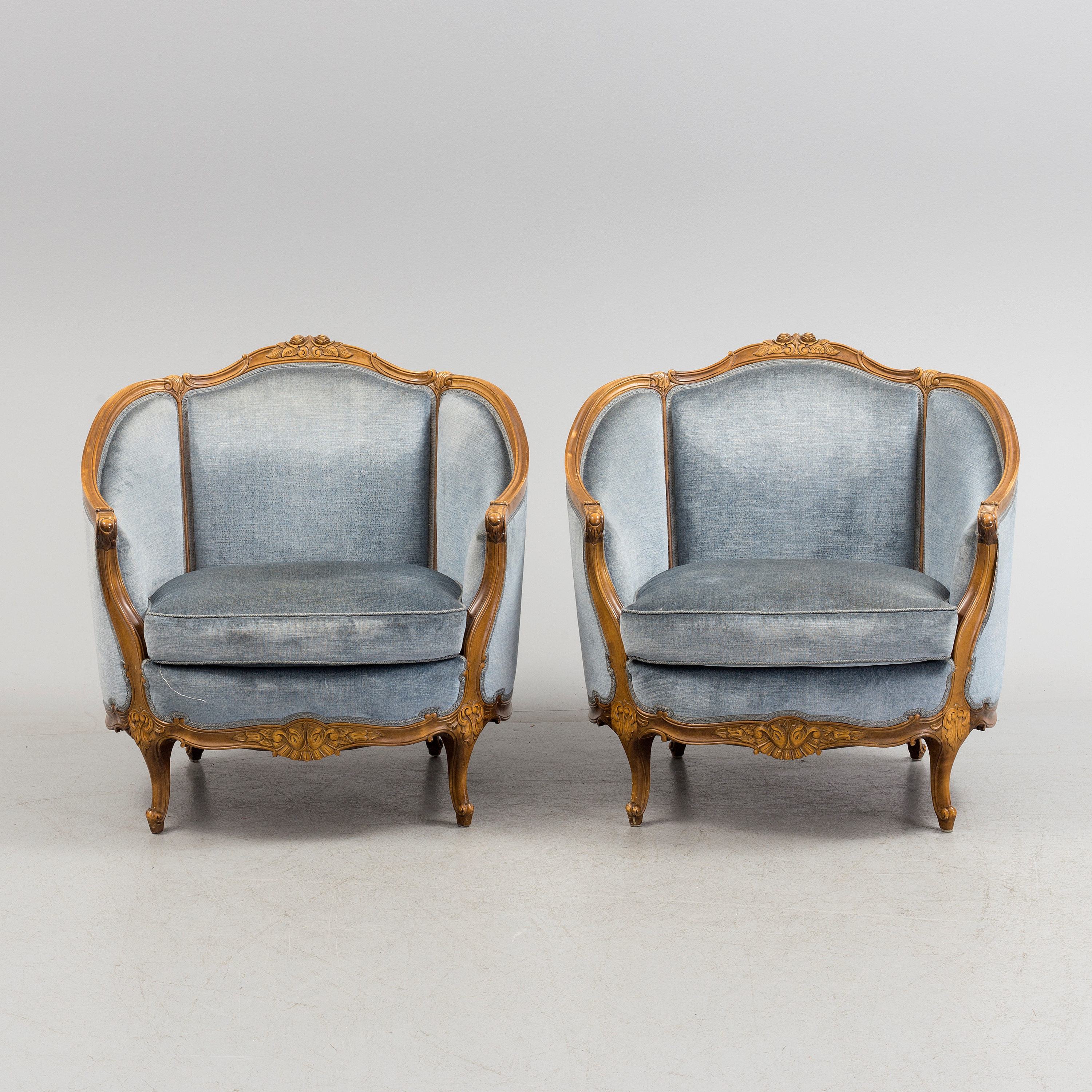 A three piece rococo style lounge furniture. - Bukowskis