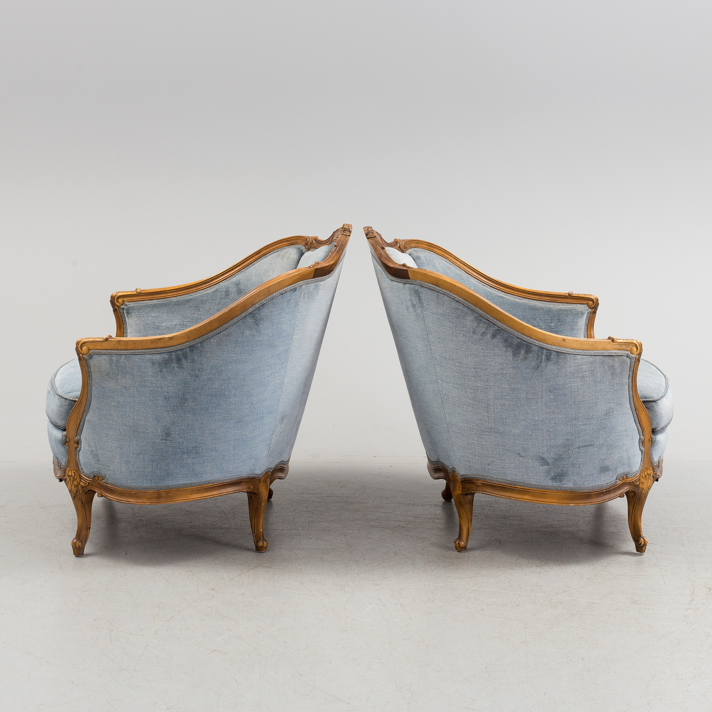 A three piece rococo style lounge furniture. - Bukowskis