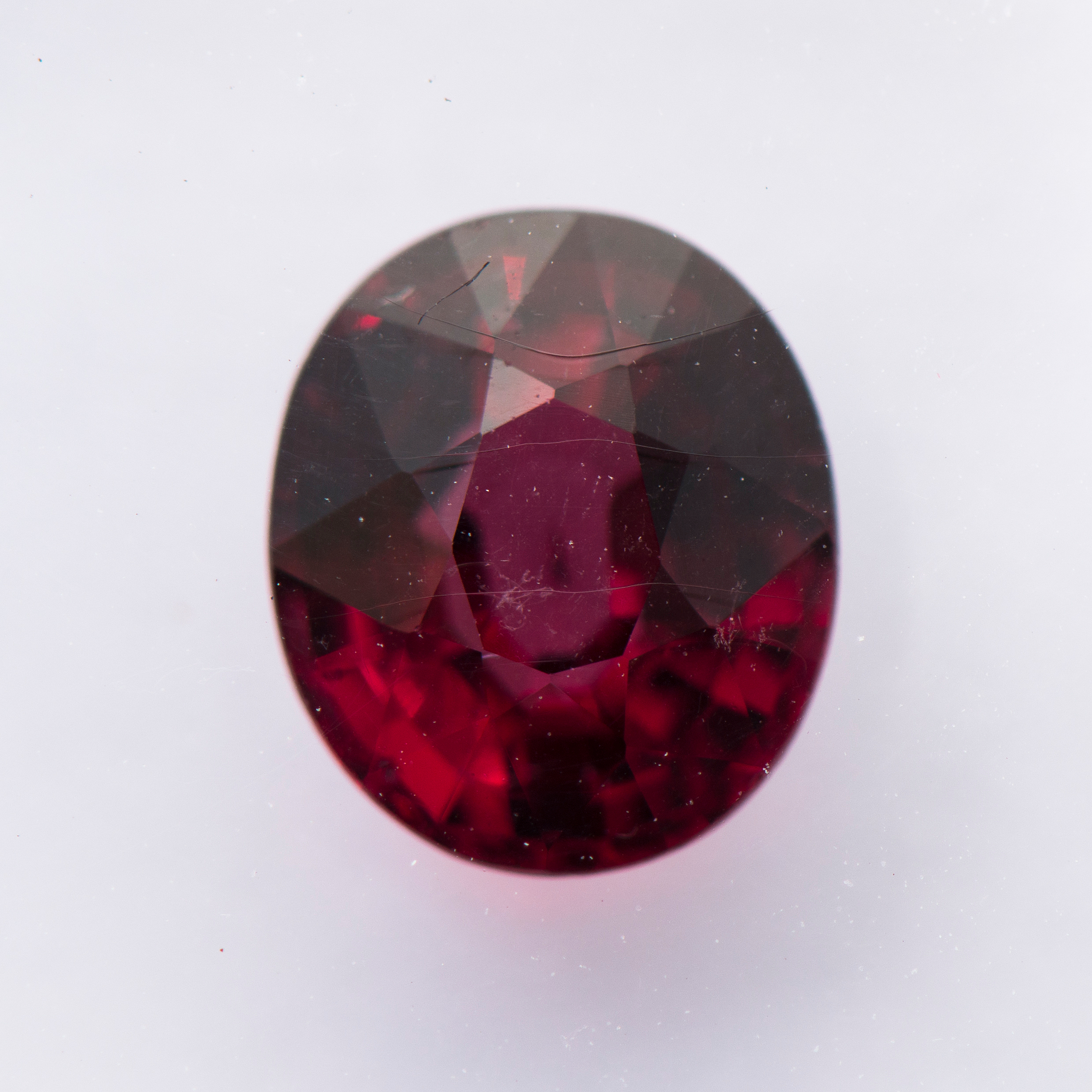 GRANATER, 2 st, rodolit och pyrop, fasettslipade. - Bukowskis