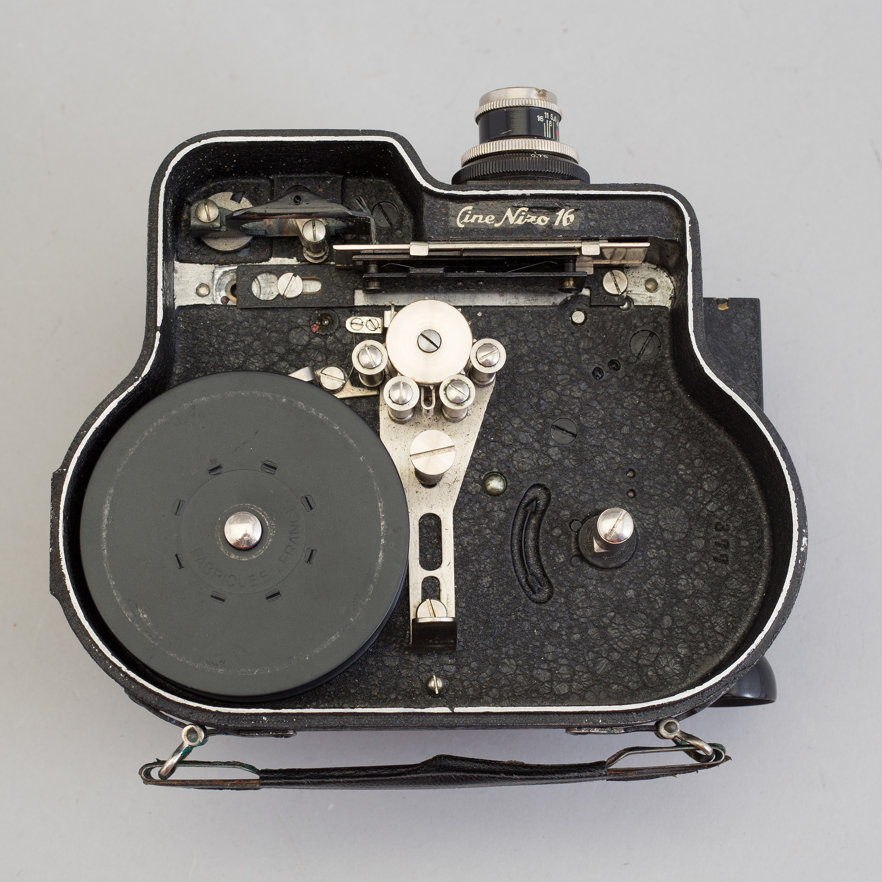 A Cine Nizo film camera no 325377 from 1927-1930 with Cassar 1: 2,9 f ...