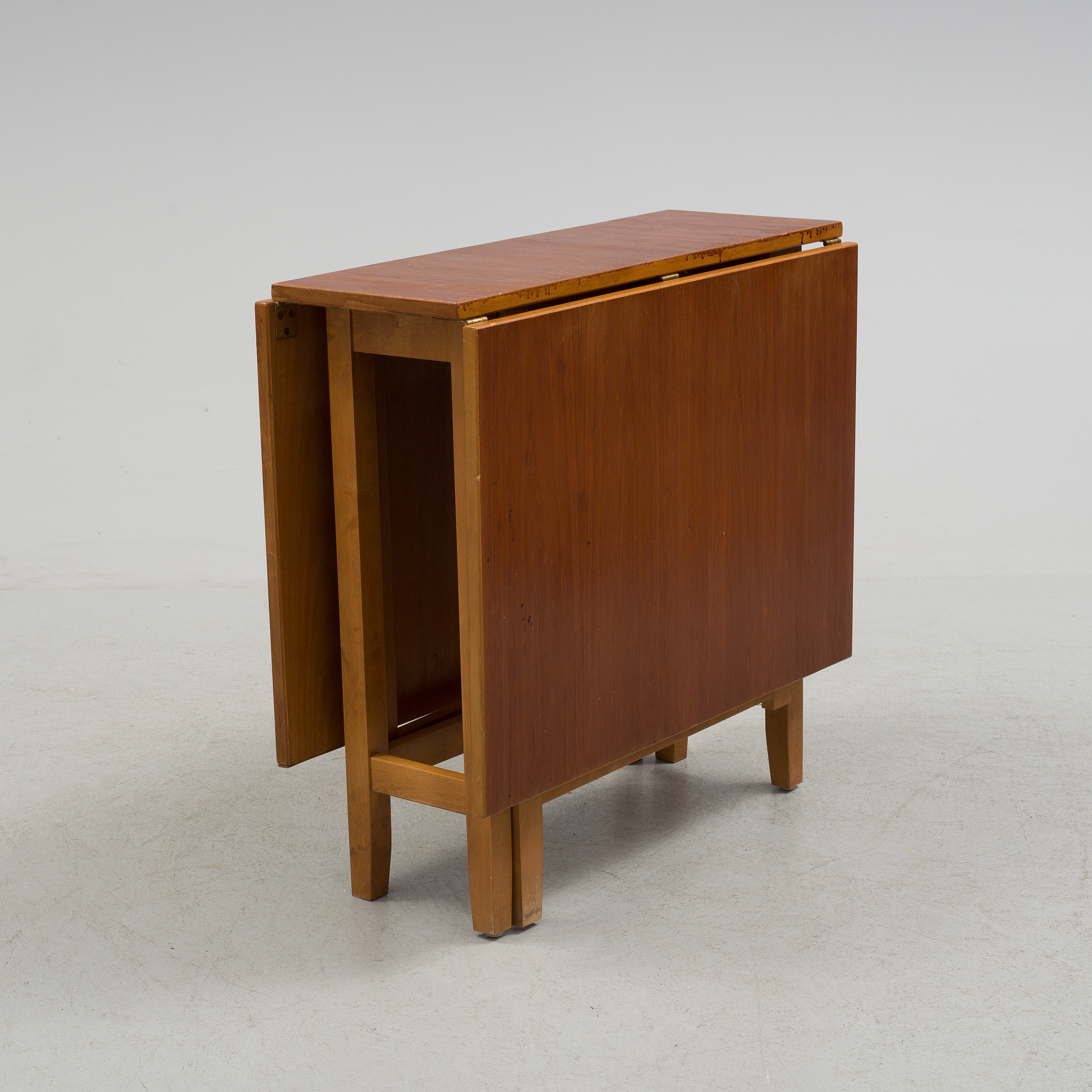 A mid 20th century flap table. - Bukowskis