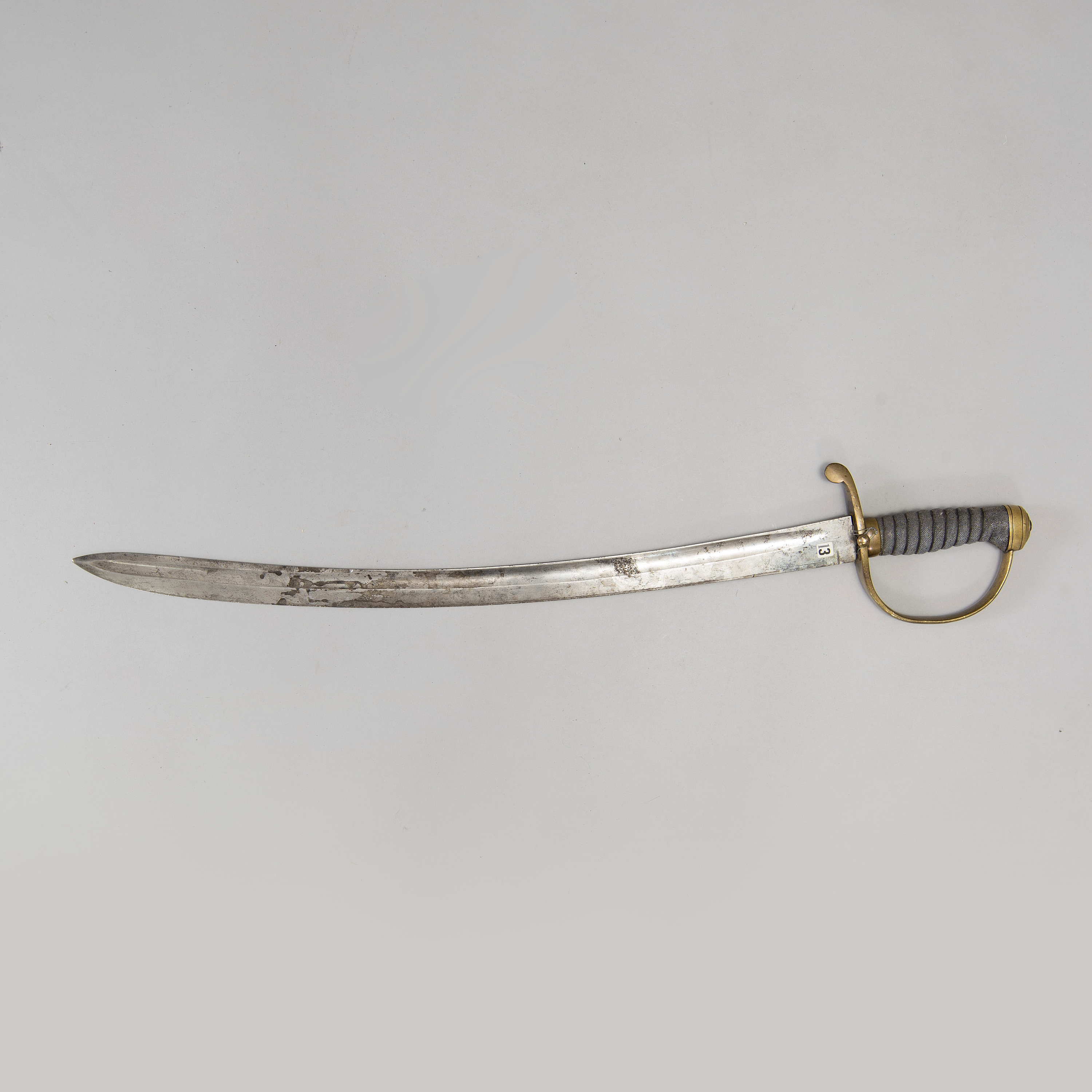 A PAIR OF MID 19TH CENTURY CUTLASSES. - Bukowskis