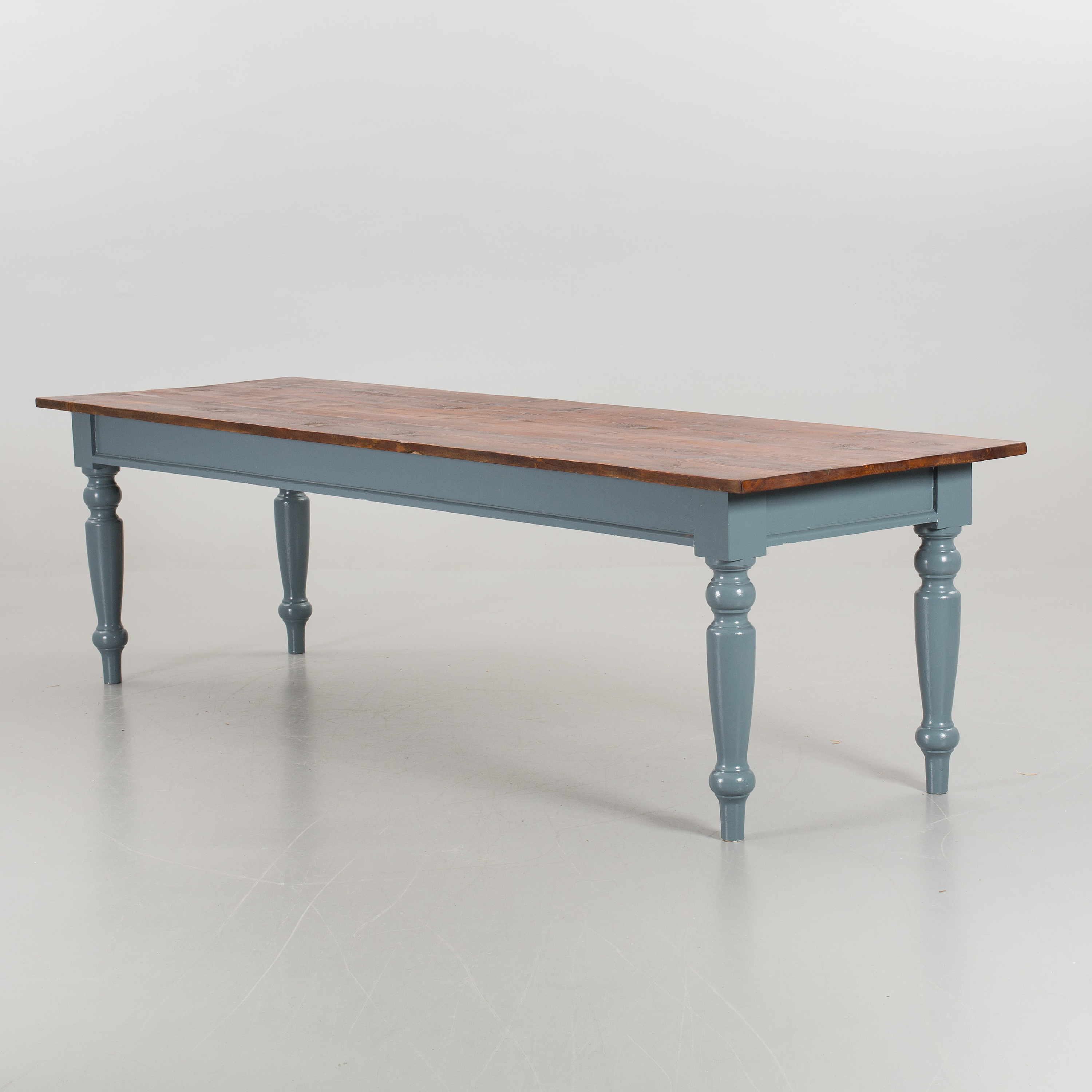 An early 1900's dining table. - Bukowskis