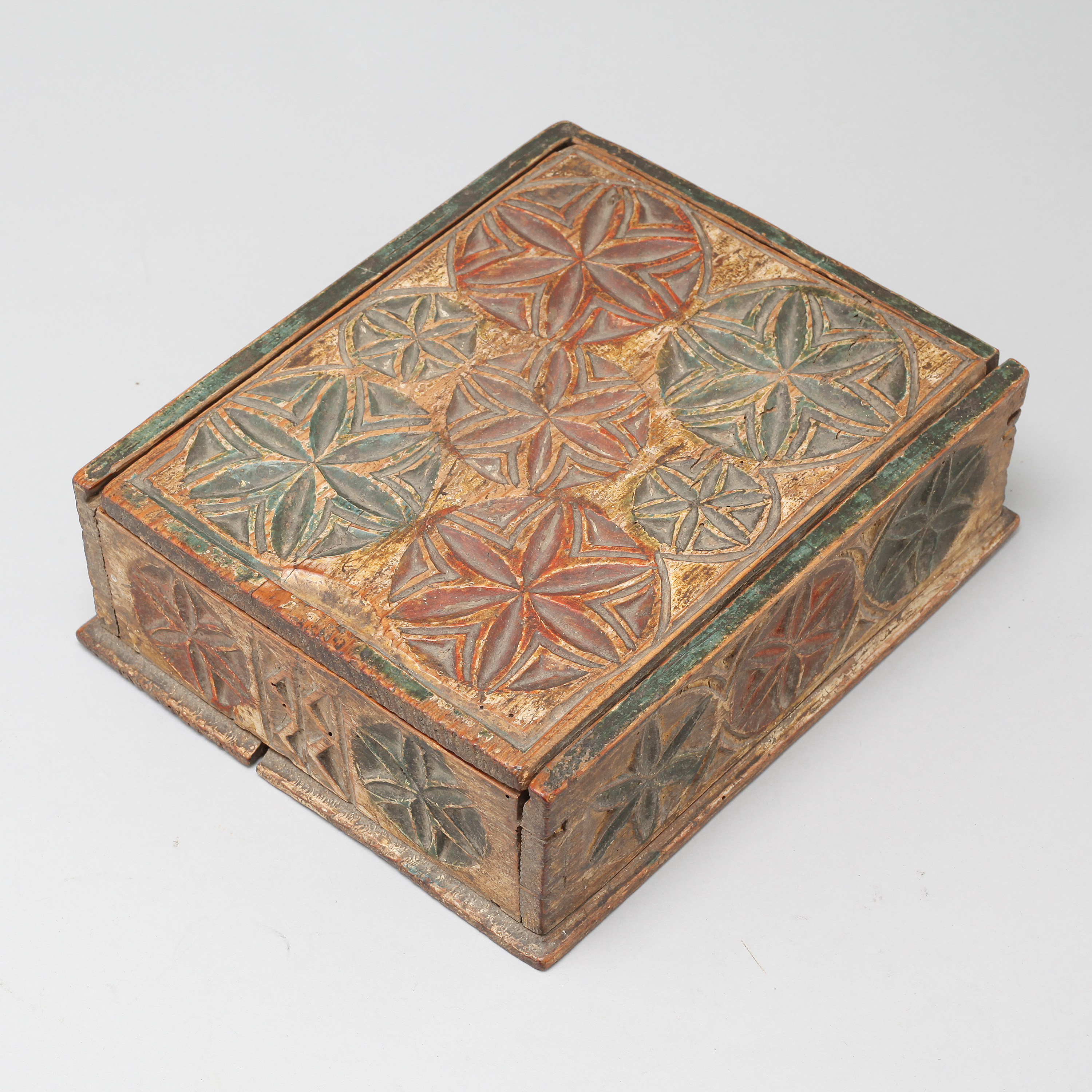 A Swedish 18th century spice box. - Bukowskis
