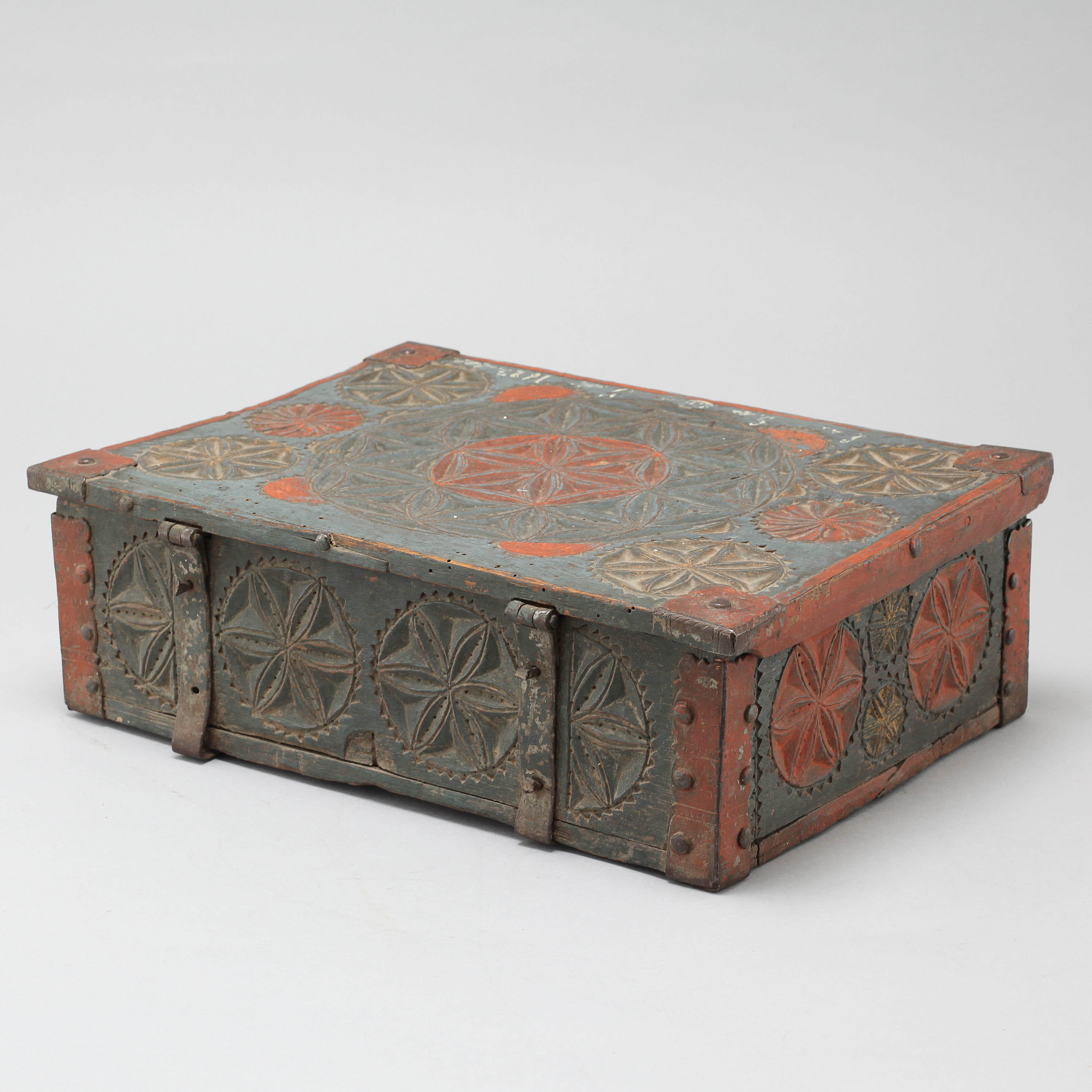 An 18th century Swedish wooden box. - Bukowskis