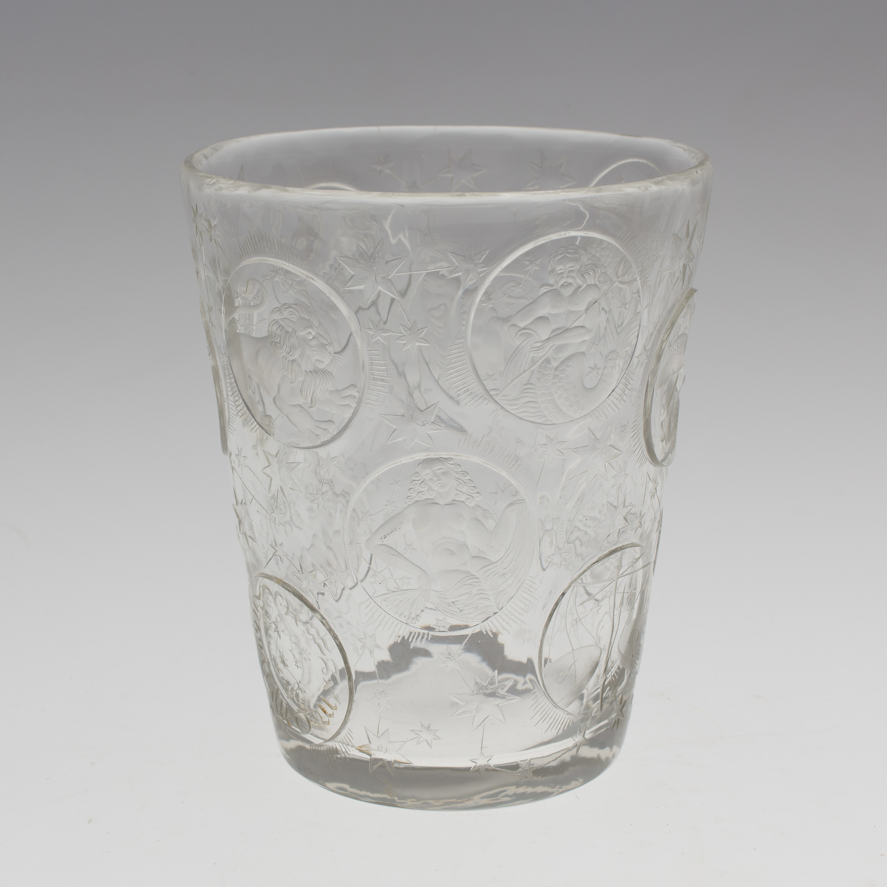 VERA LISKOVÀ, an engraved glass vase from Lobmeyer, 1940's. - Bukowskis