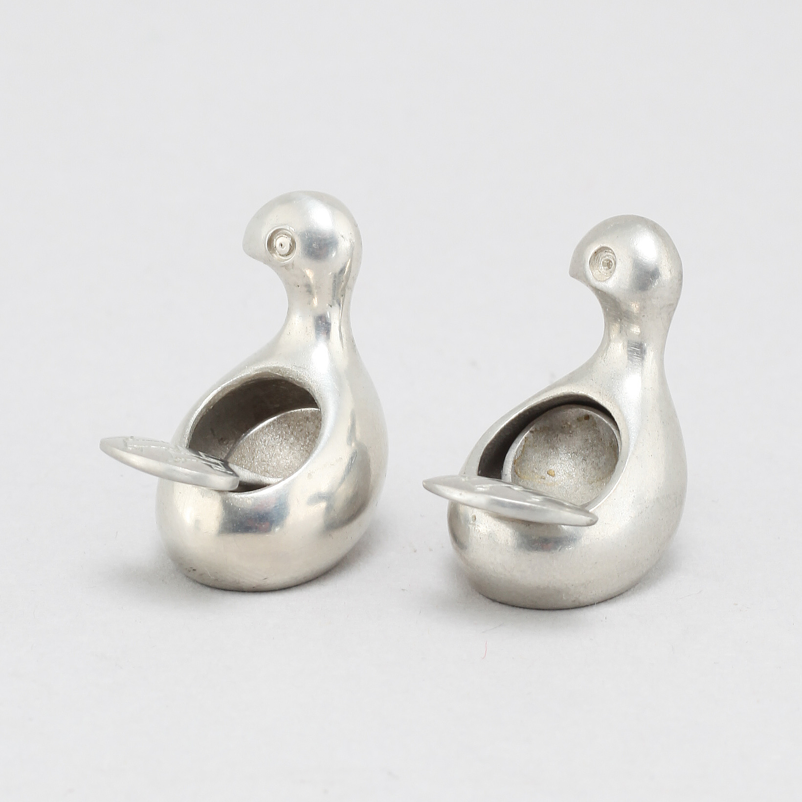 LARS PIRAK, ett par, saltripor, tenn, "Kirun". - Bukowskis