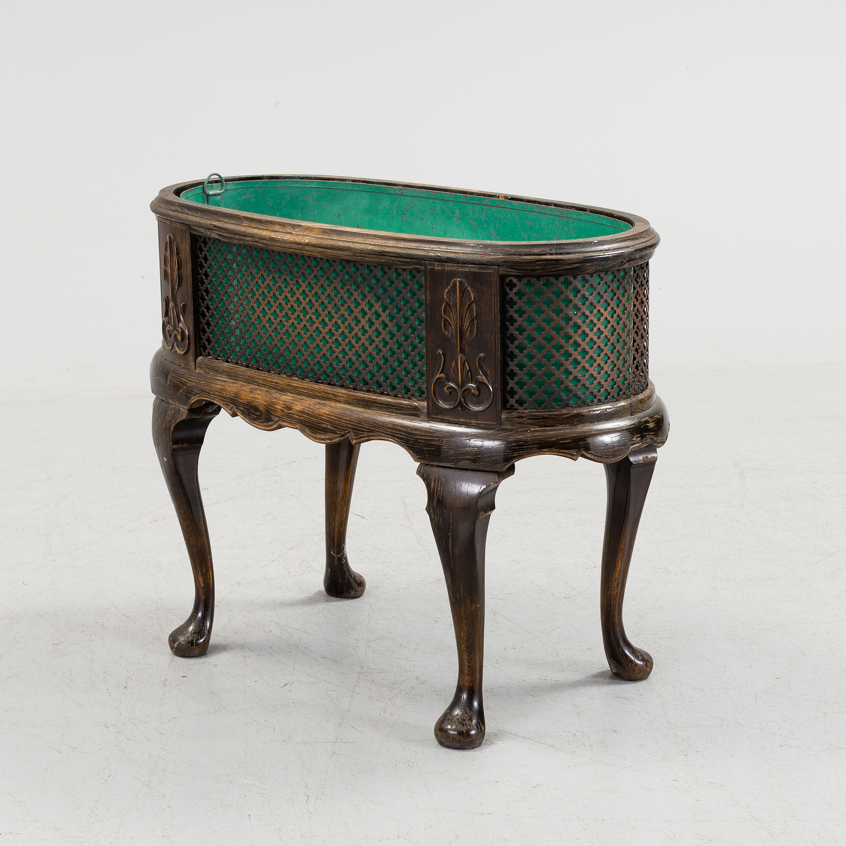 An early 20th century rococo-style plant stand table. - Bukowskis