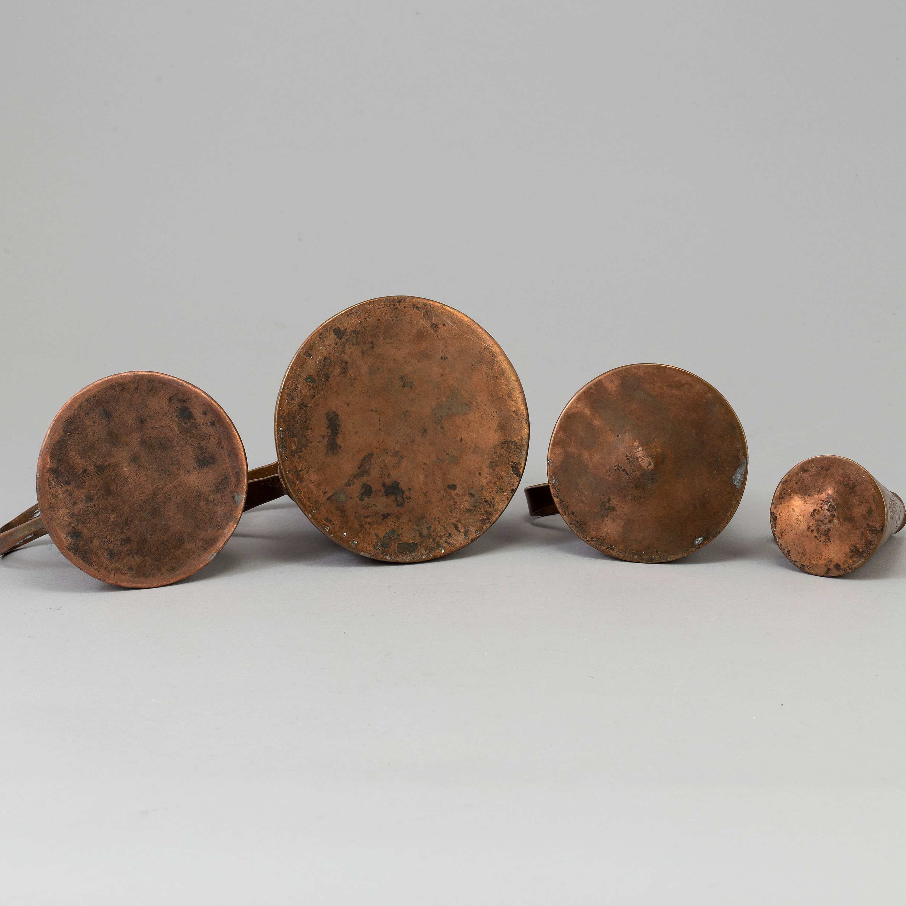 MÅTT, koppar, 4 delar (3+1), 1800-talets andra hälft. - Bukowskis