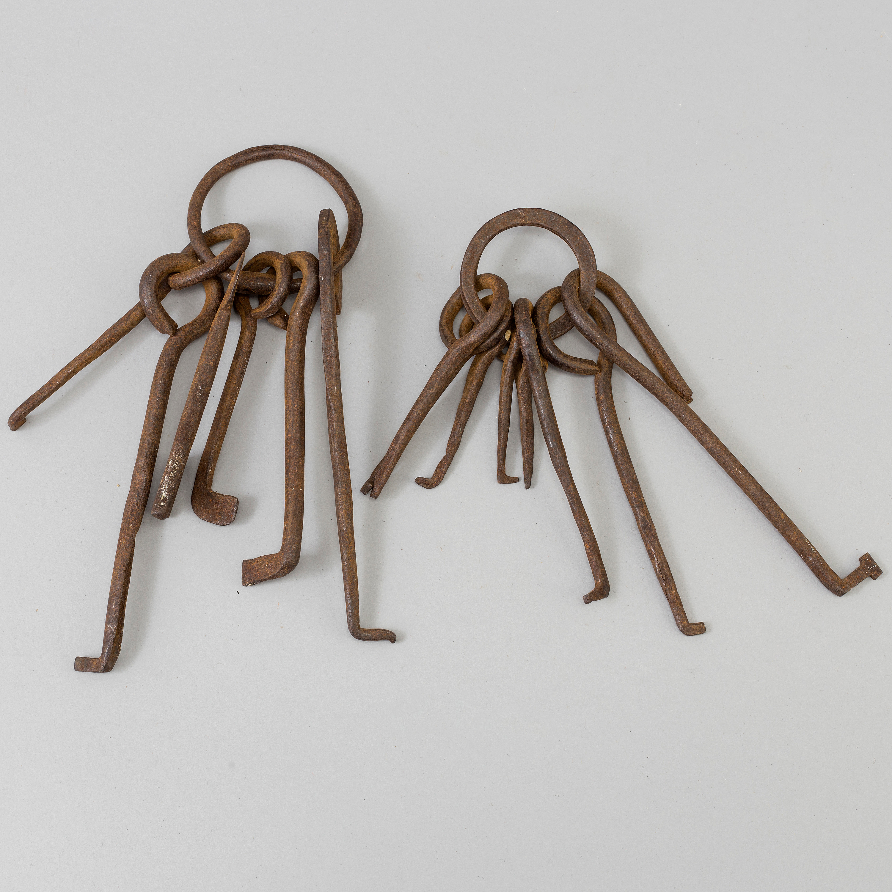 A set of 14 18th century iron keys. - Bukowskis