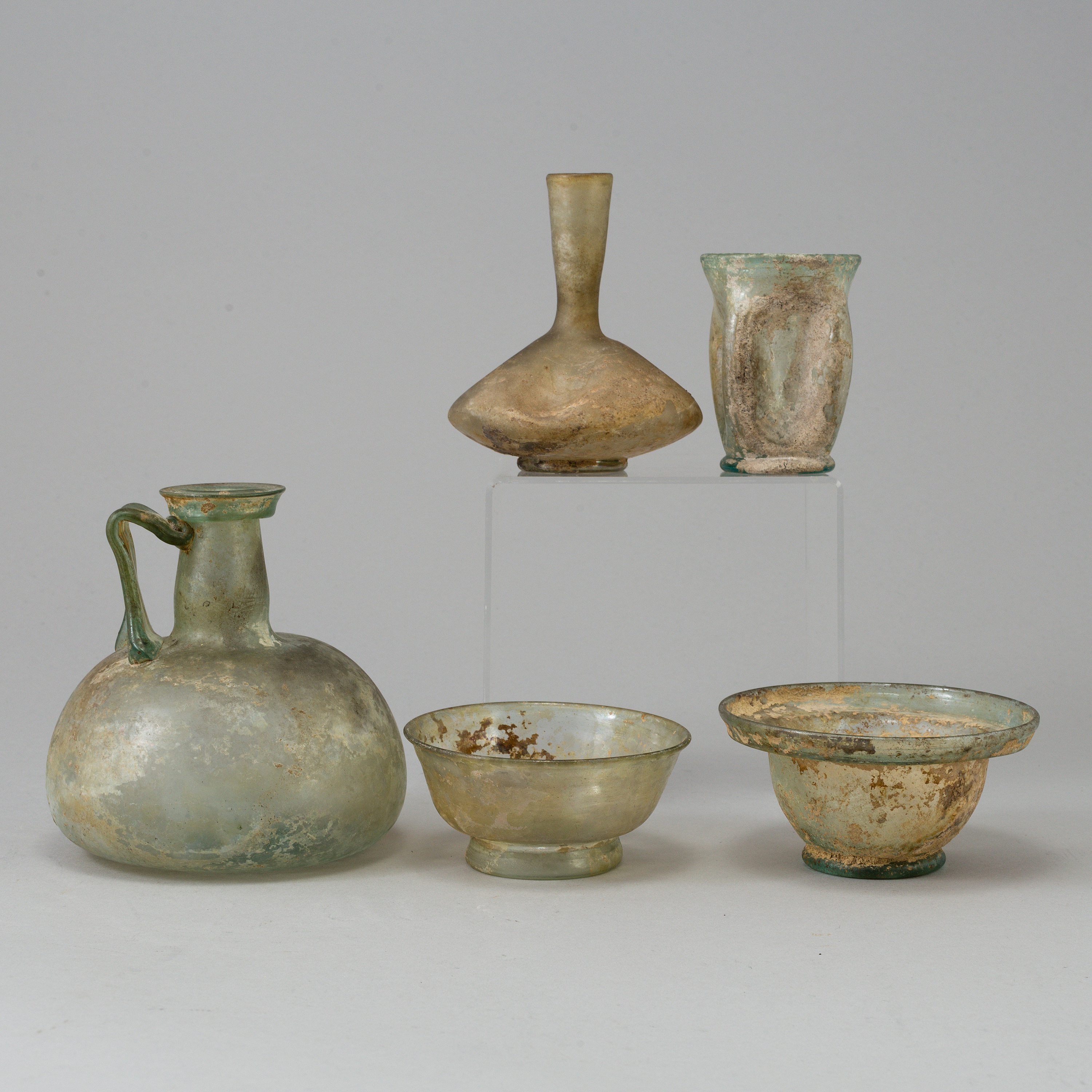 5 glass vessels, roman era. - Bukowskis