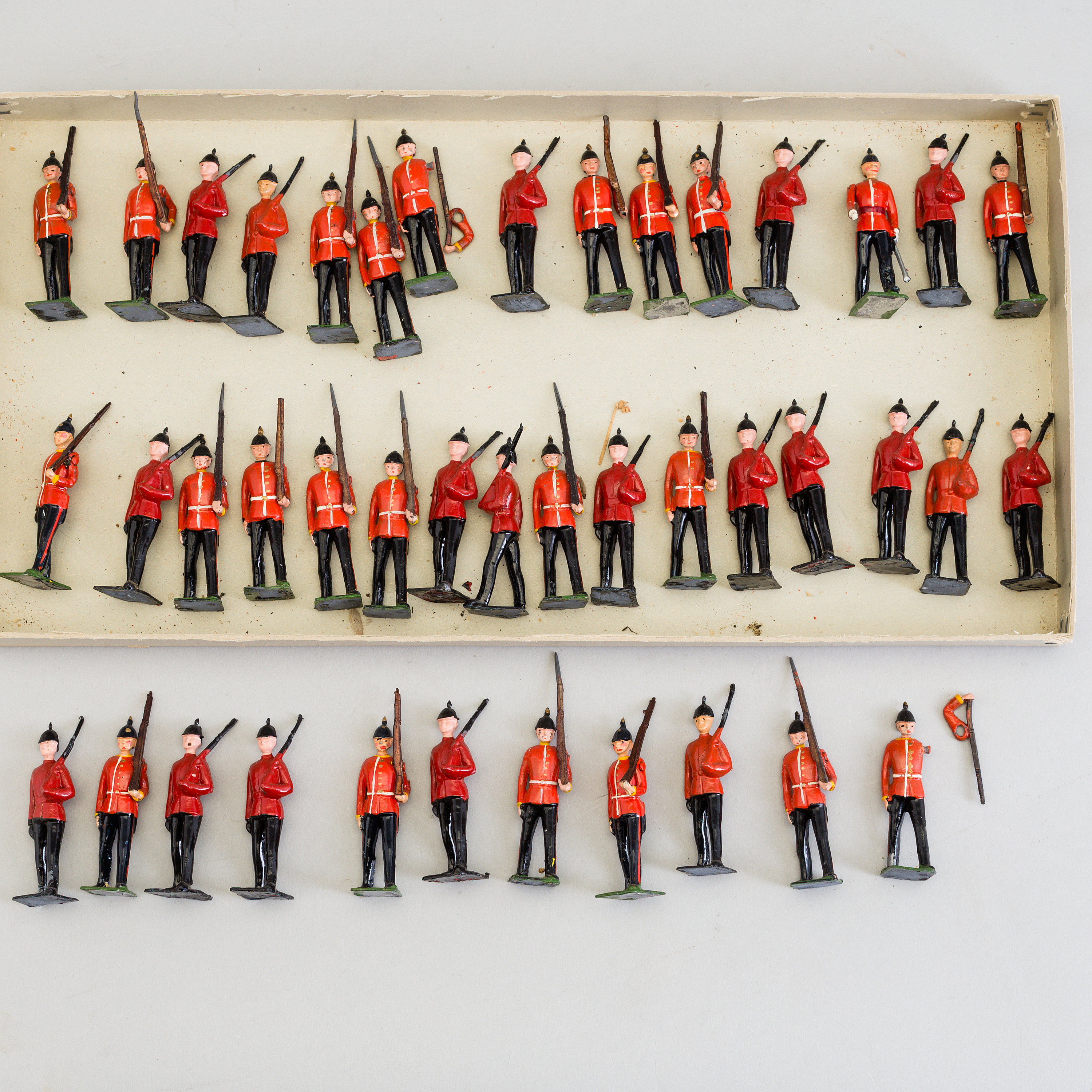 A 42 piece collection of Lead Figures including Britains Ltd, 1950´s ...