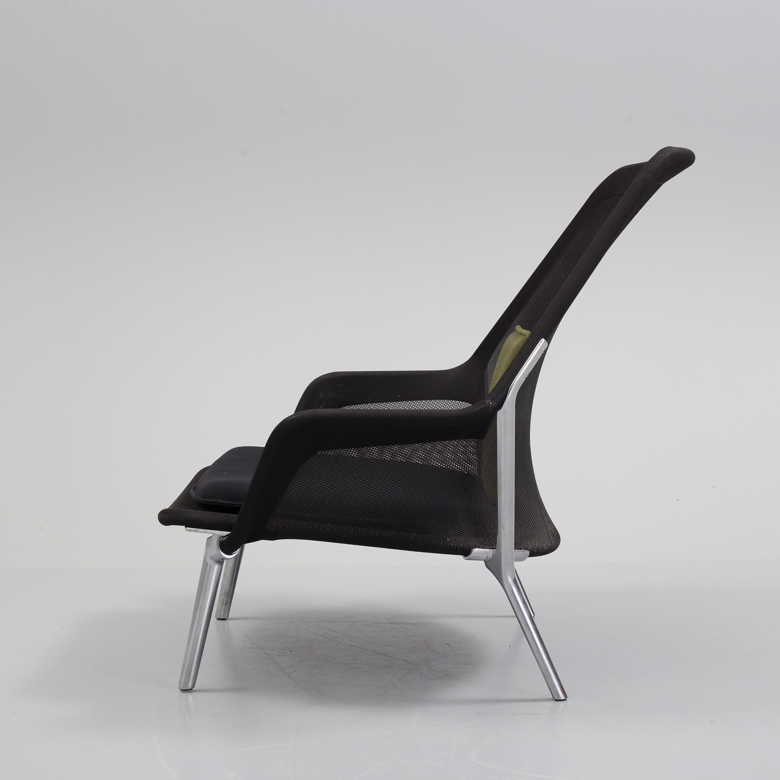 A "Slow" lounge chair by Ronan & Erwan Bouroullec for Vitra. - Bukowskis