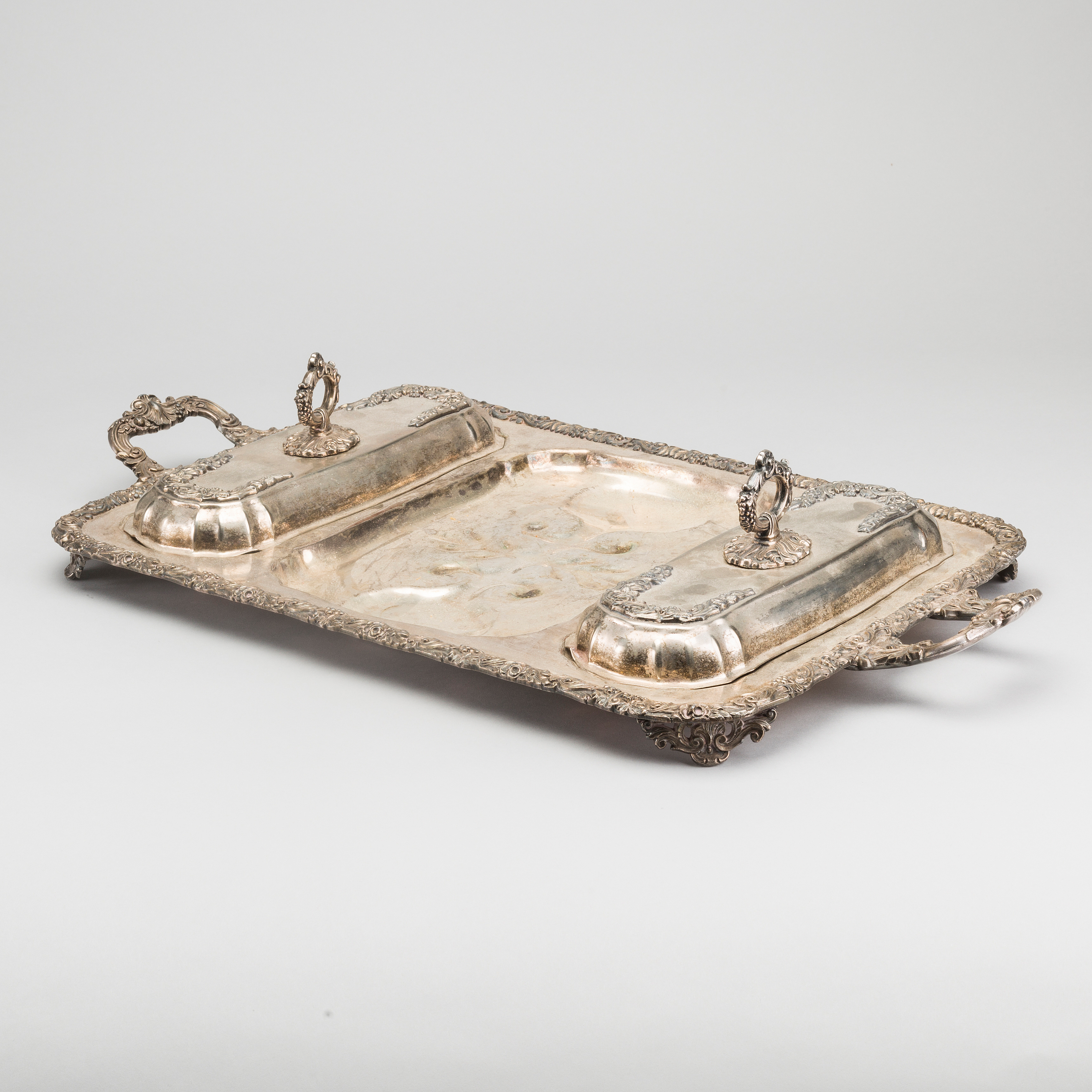 A Neo rococo EPNS serving tray late 1800's. - Bukowskis