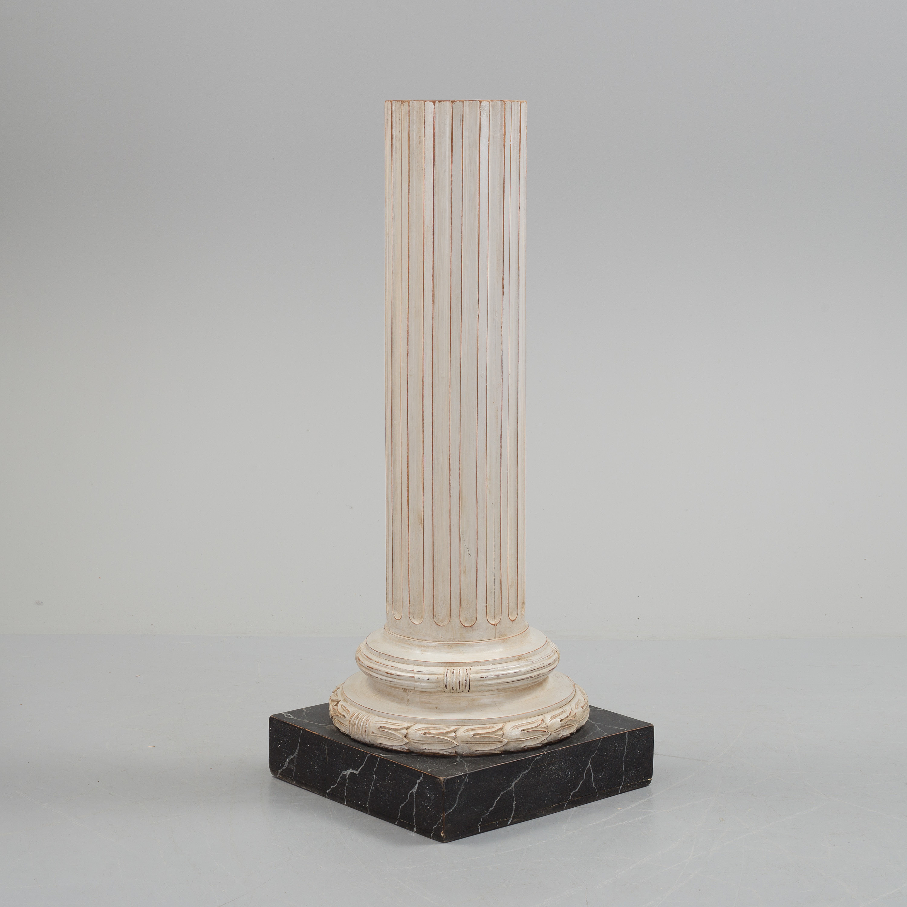 KOLONN, gustaviansk stil, 1900-tal. - Bukowskis