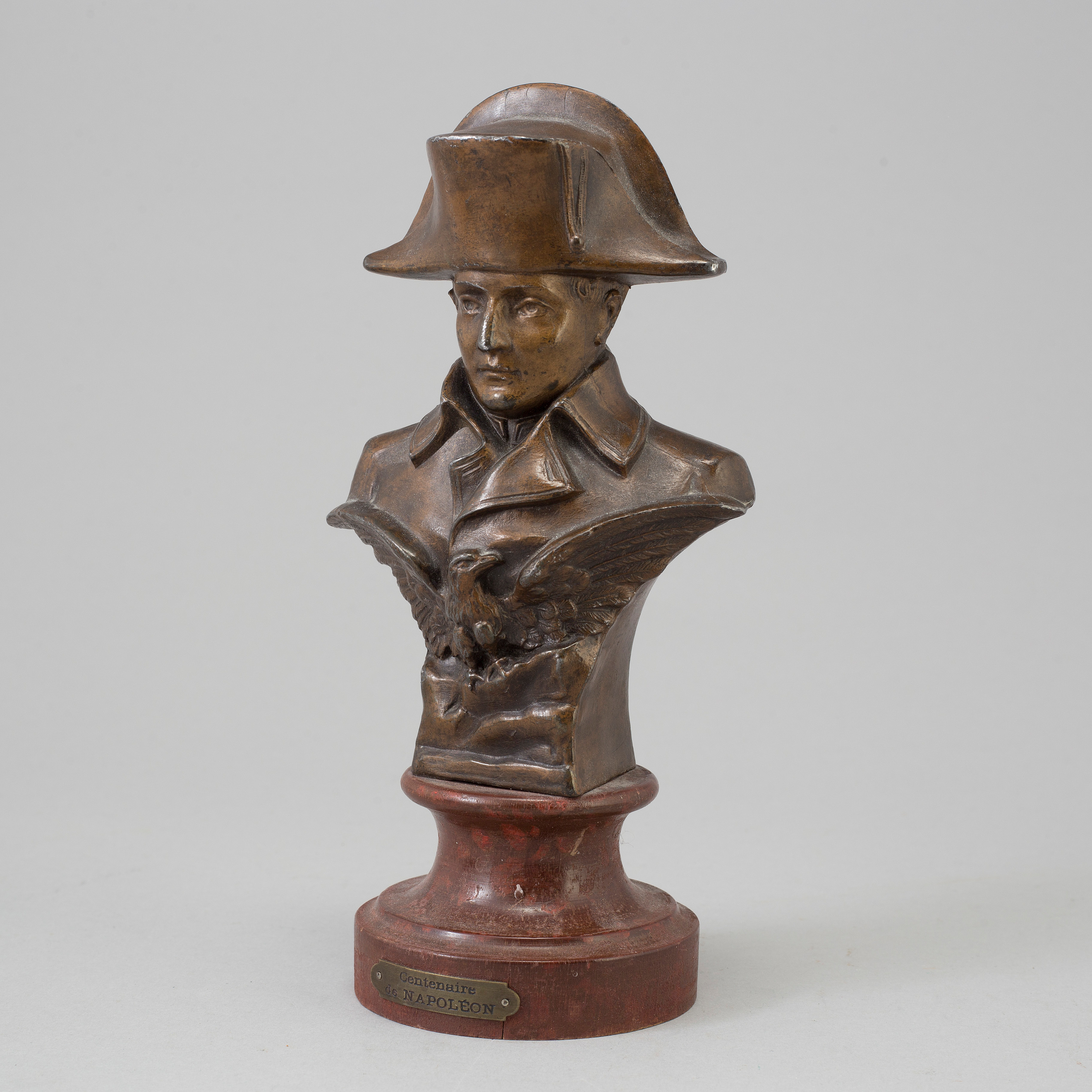 A stauette, depicting Napoleon, ca 1900. - Bukowskis