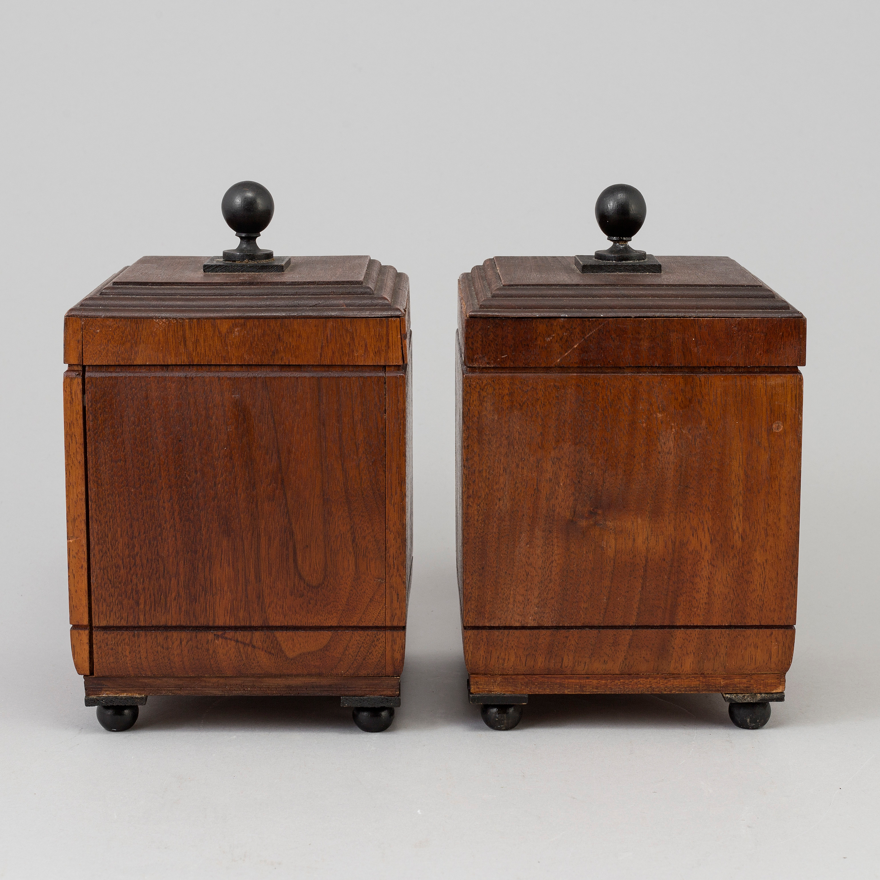 A pair of tobacco boxes, mid 20th century. - Bukowskis