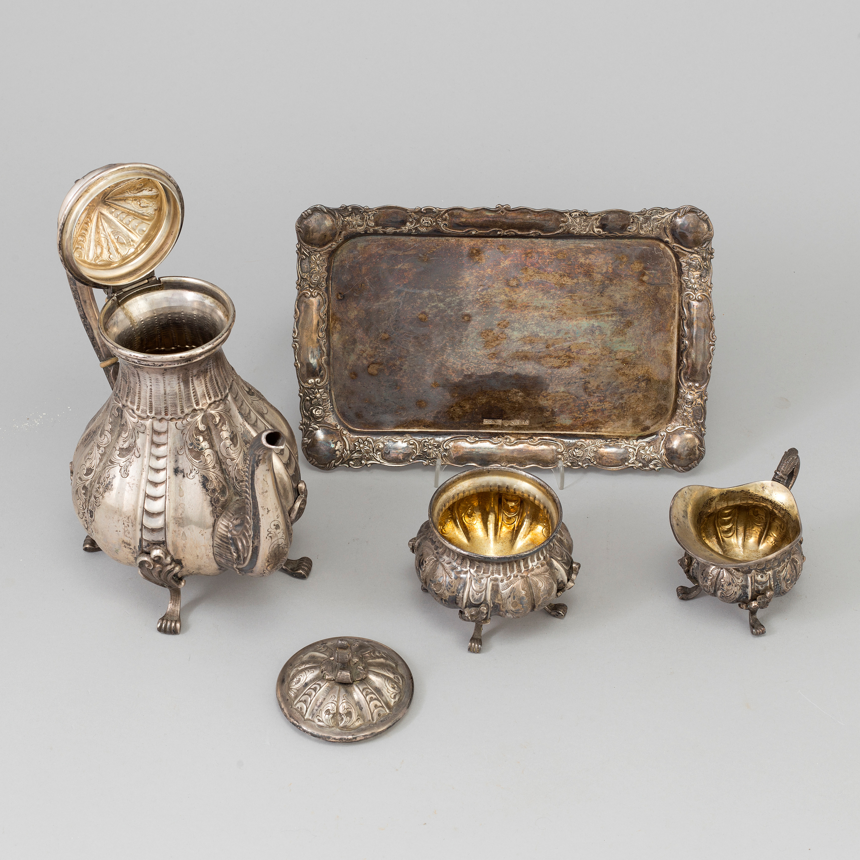 KAFFESERVIS, 3 delar, silver, rokokostil, med svenska importstämplar ...