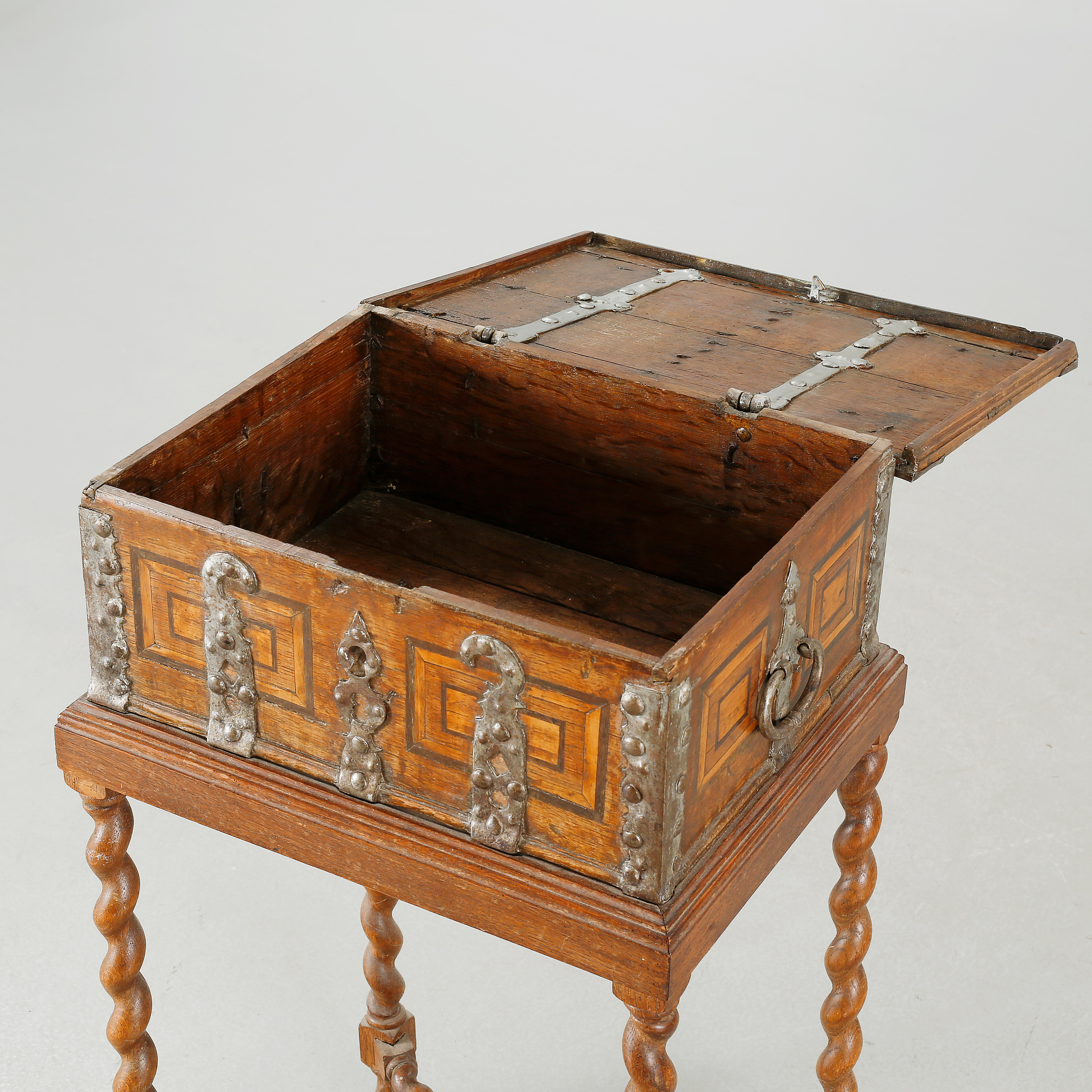 A casket from the 18th century. - Bukowskis