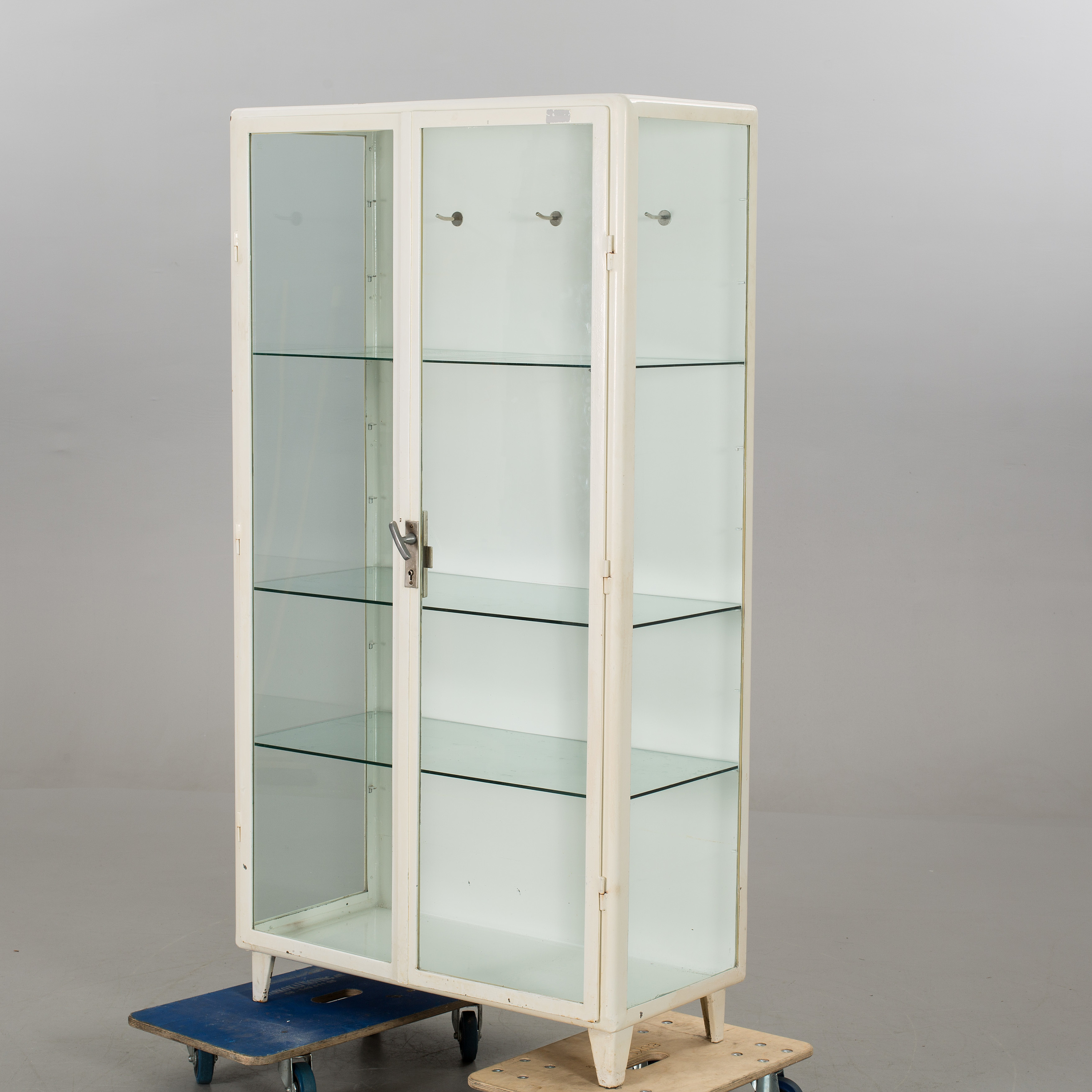 DOCTORS CABINET. - Bukowskis