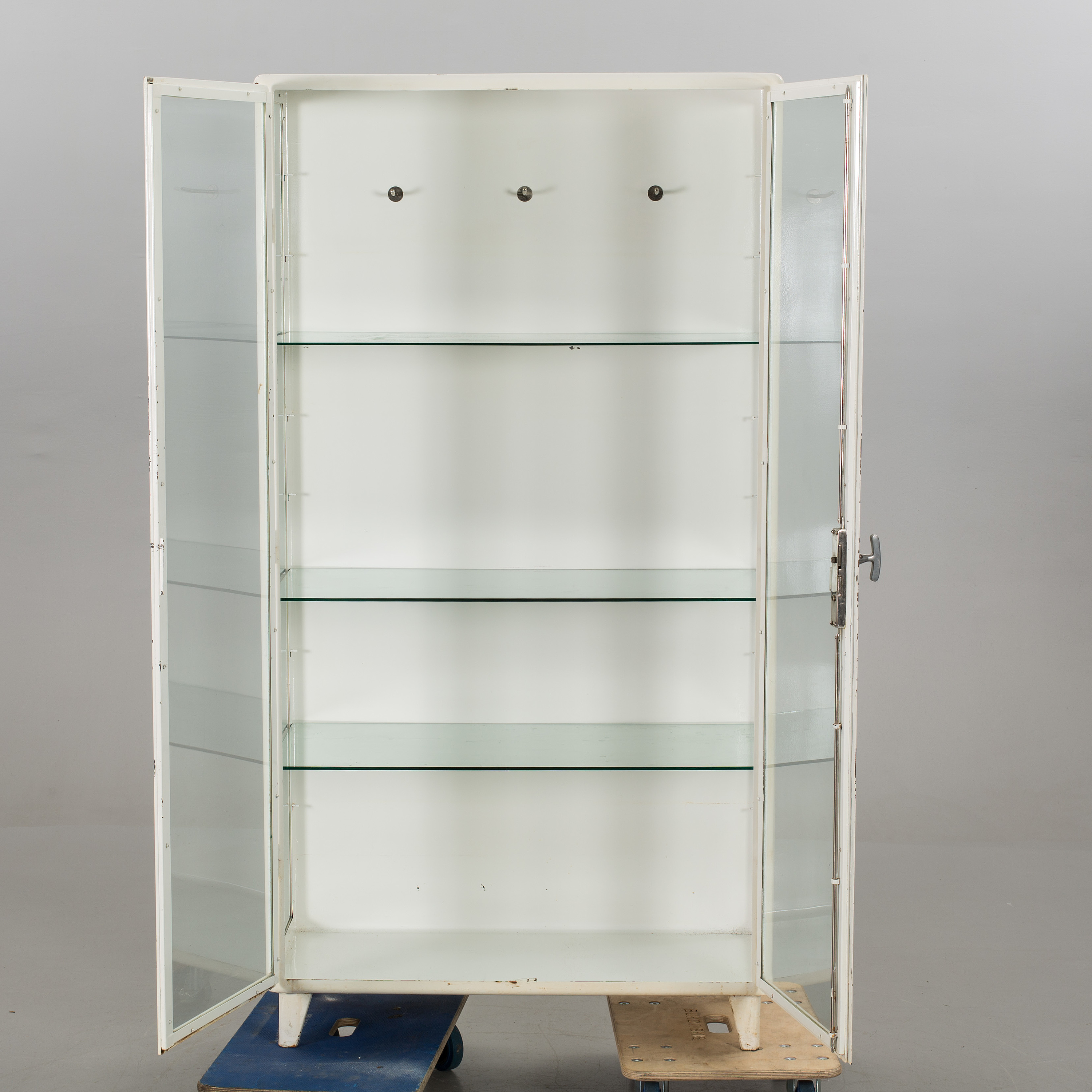 DOCTORS CABINET. - Bukowskis