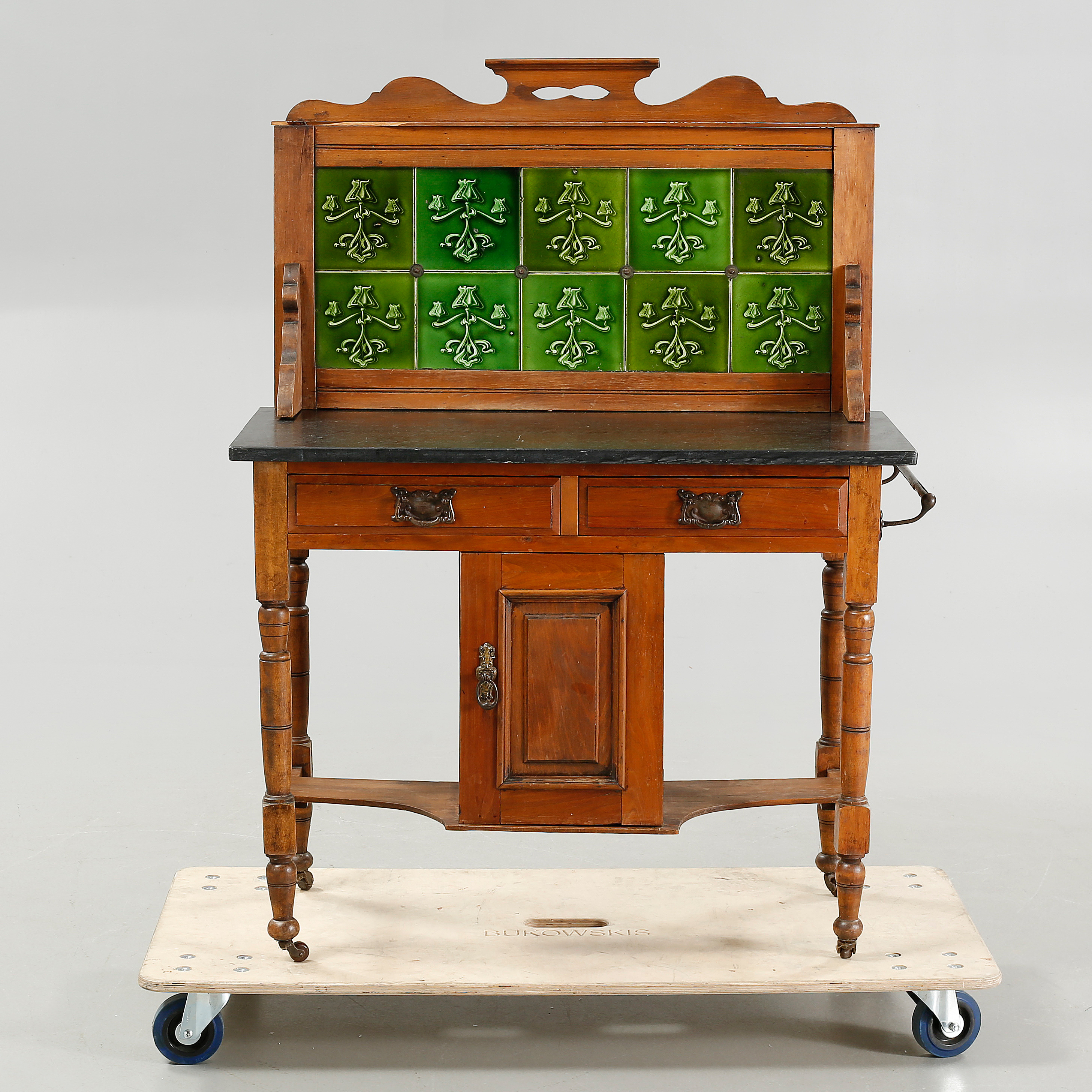 KOMMOD, jugend, tidigt 1900-tal. - Bukowskis