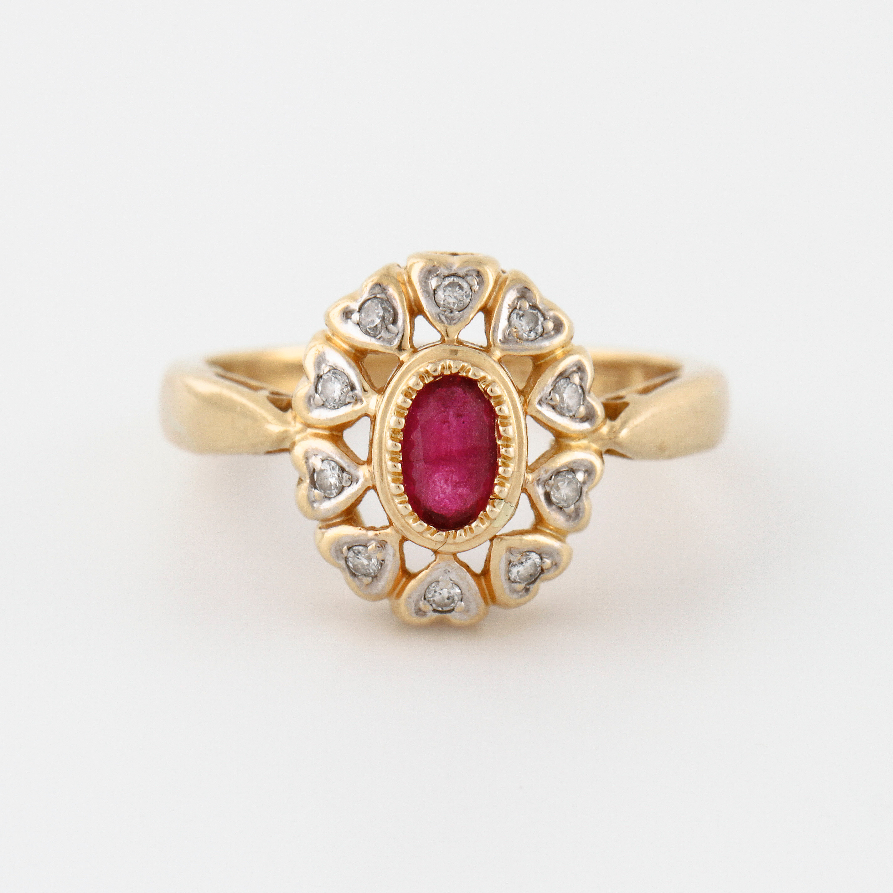 RING, med rubin och briljantslipade diamanter, totalt ca 0.10 ct. - Bukowskis