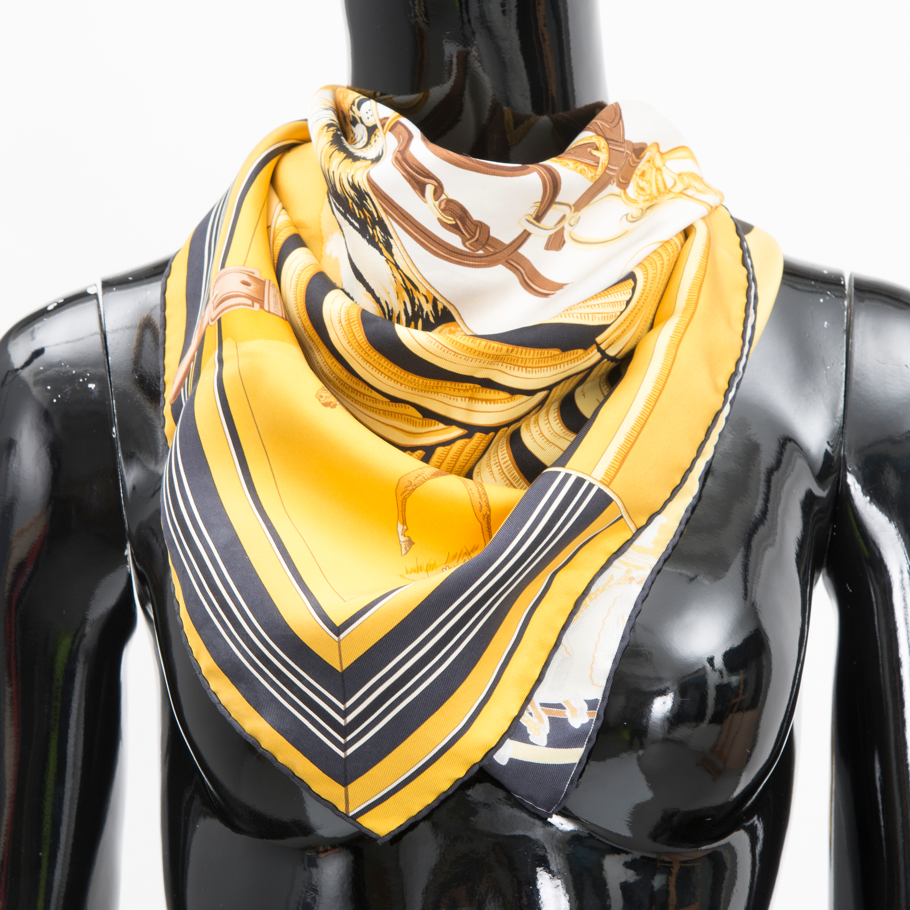 SCARF Carré en Carrés. - Bukowskis