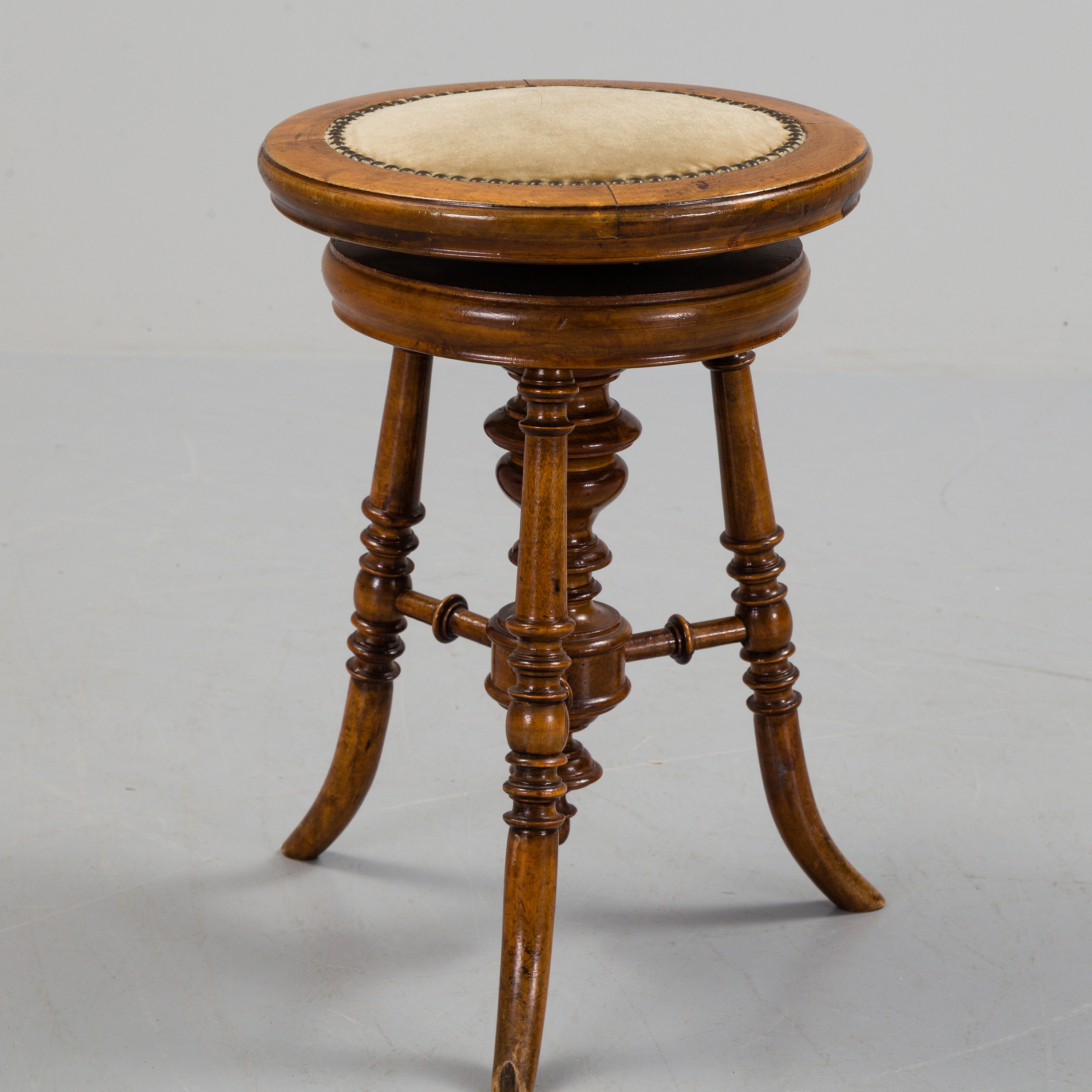 An early 20th century stool. - Bukowskis