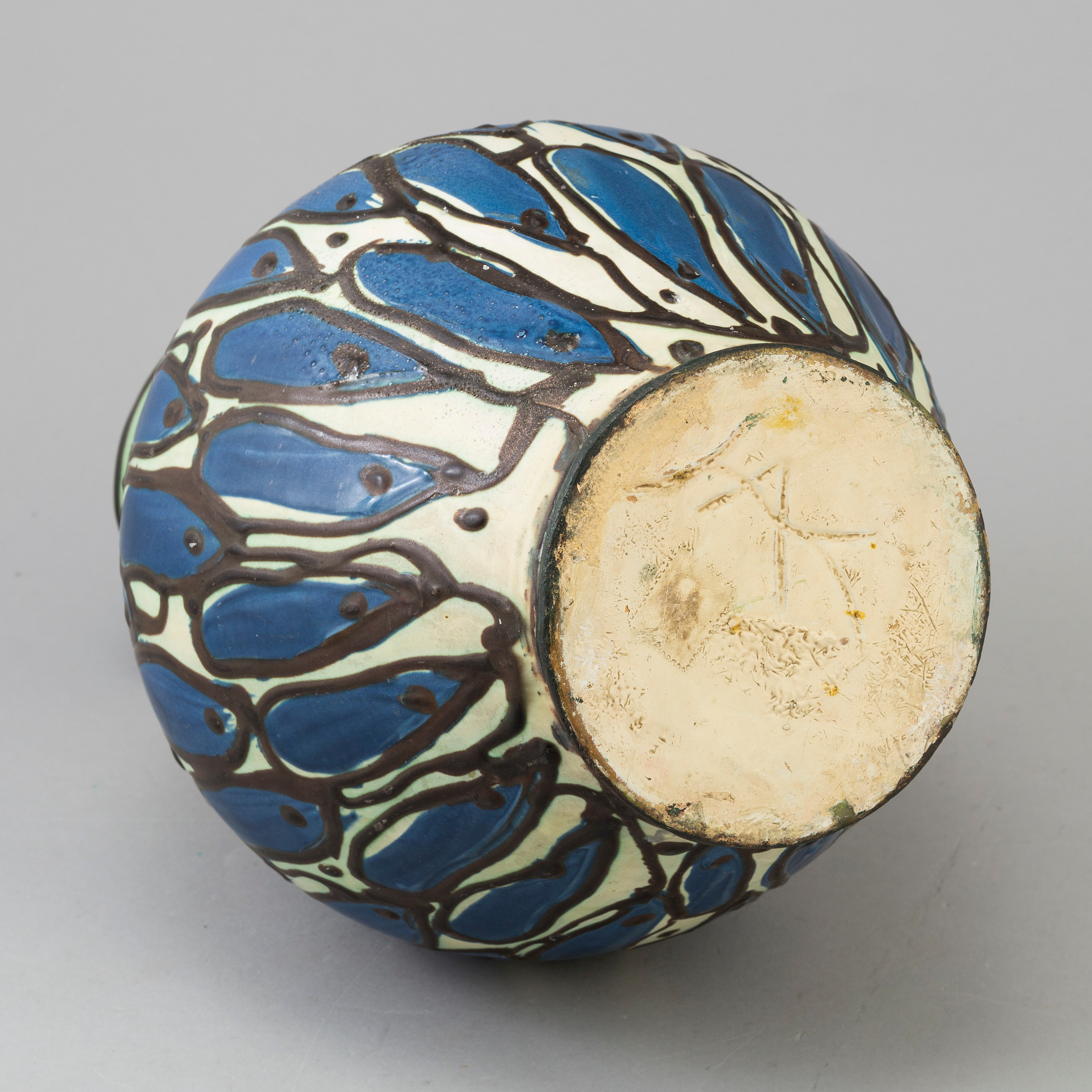 A ceramic vase by Herman Kähler, unclearly signed. - Bukowskis