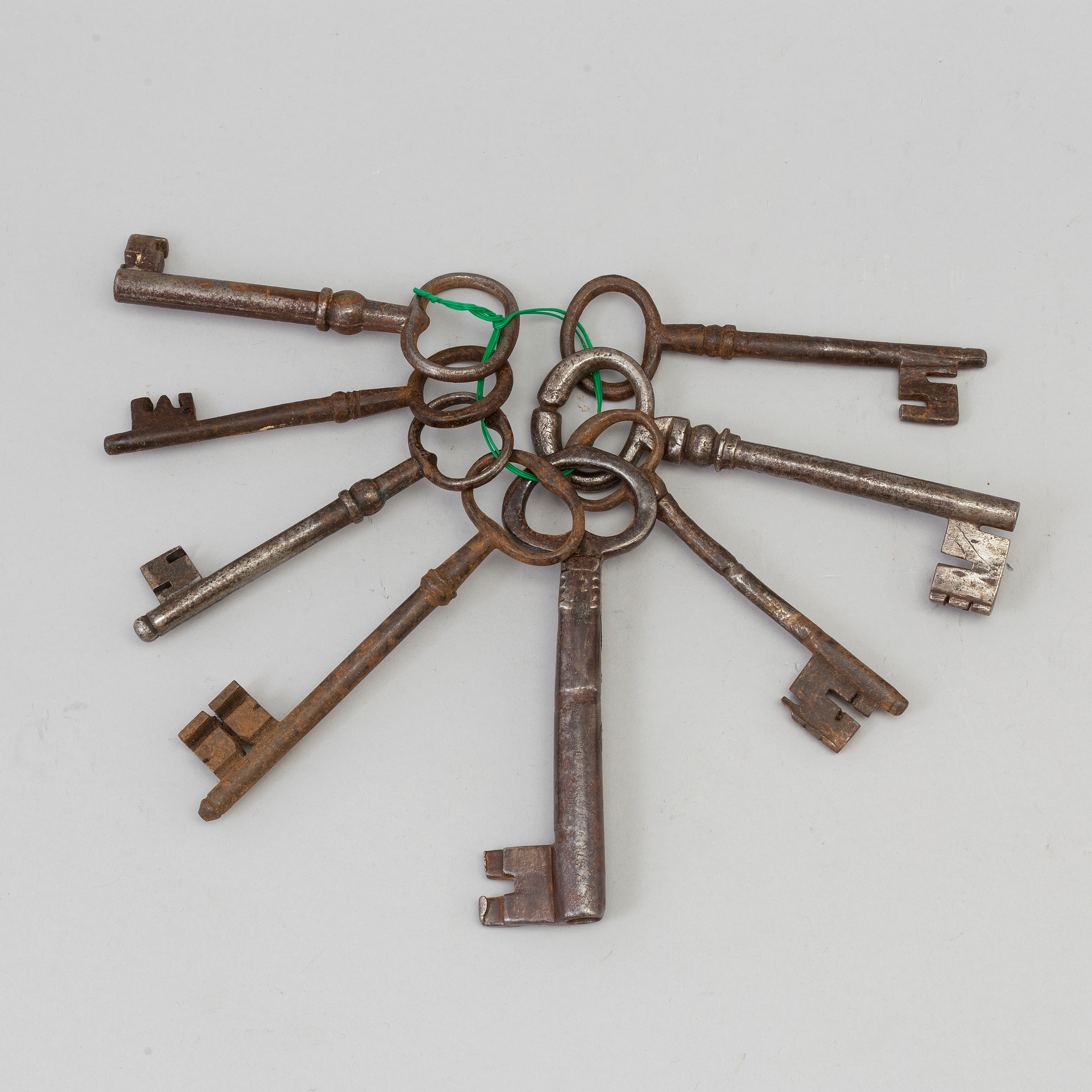EIGHT CAST IRON KEYS, 18th/19th century. - Bukowskis
