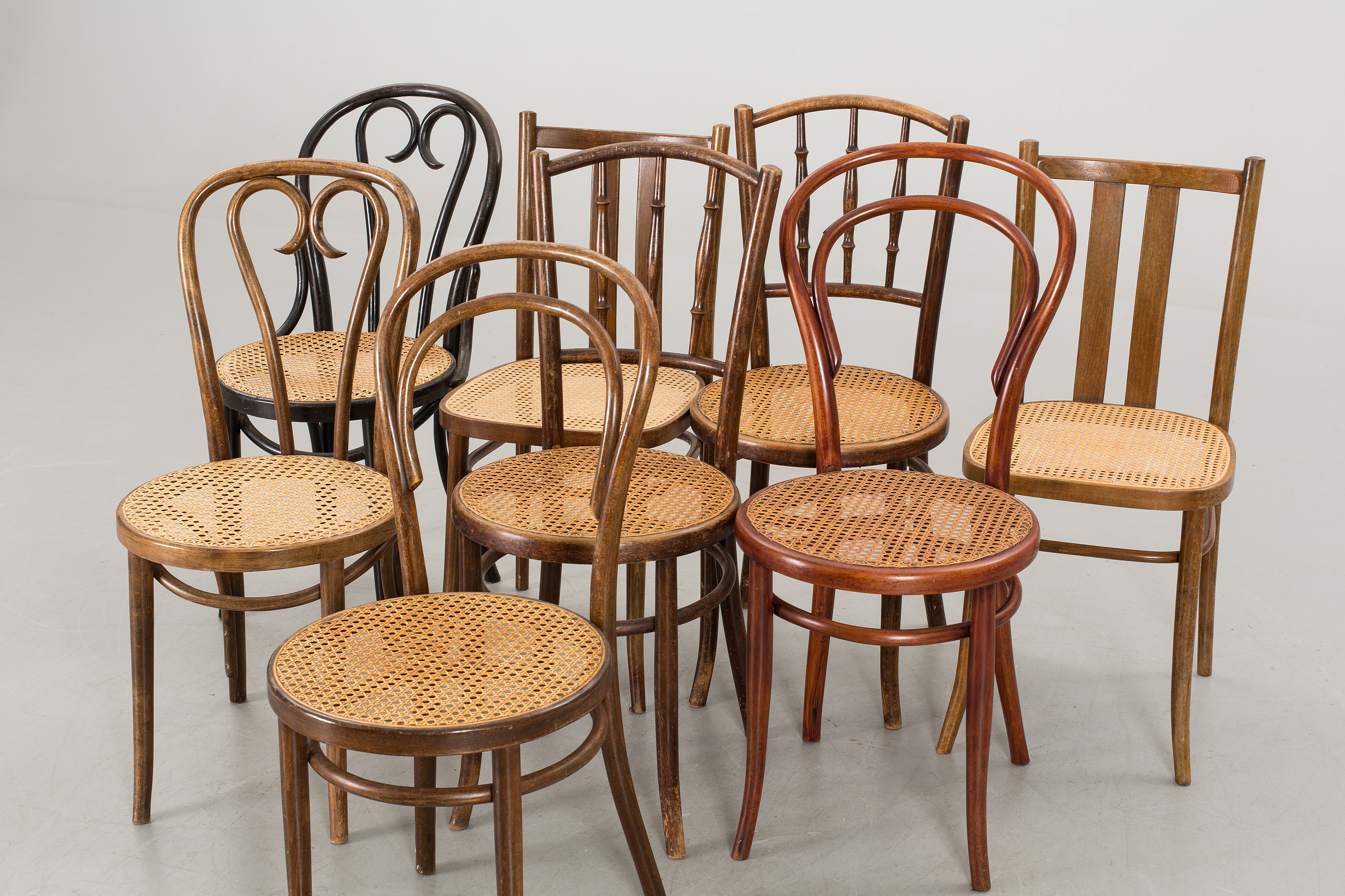 STOLAR, 8 st olika, Thonettyp 1900-tal, - Bukowskis