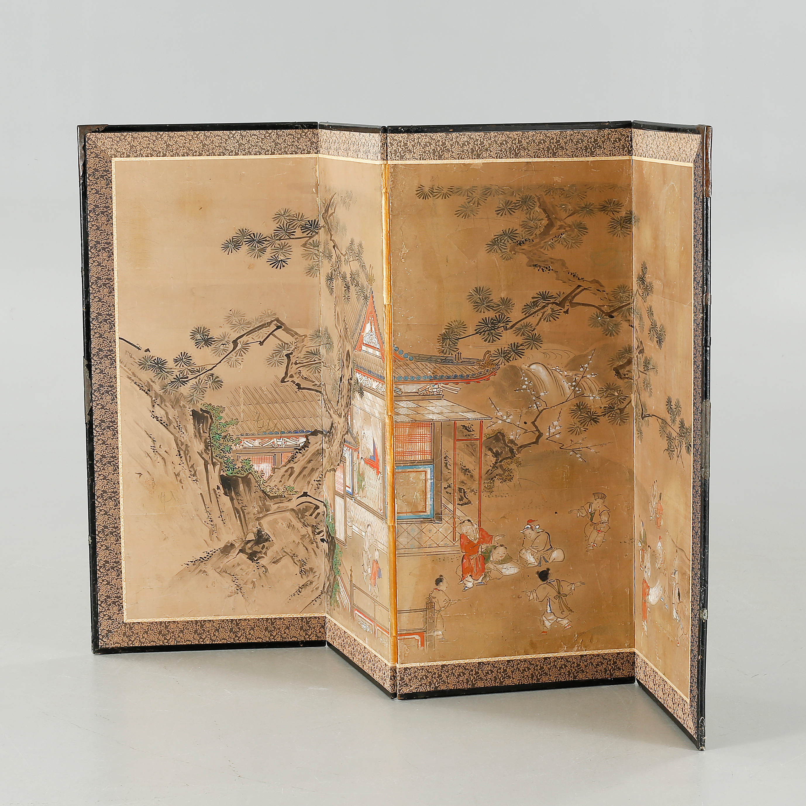 A chinese folding screen, first half of the 20th century. - Bukowskis