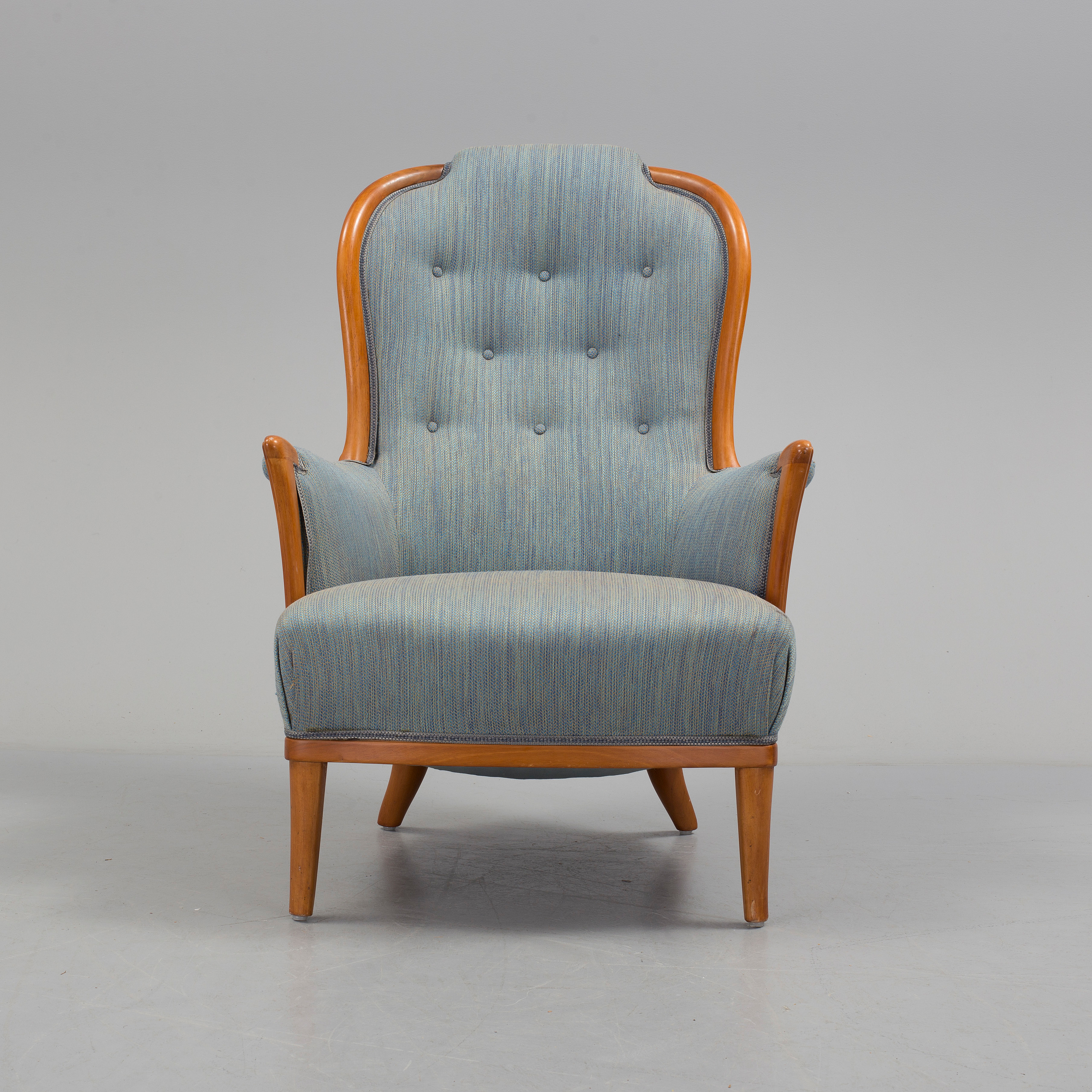 A 1950s / 1960s Carl Malmsten "Vår Fru" walnut armchair. - Bukowskis