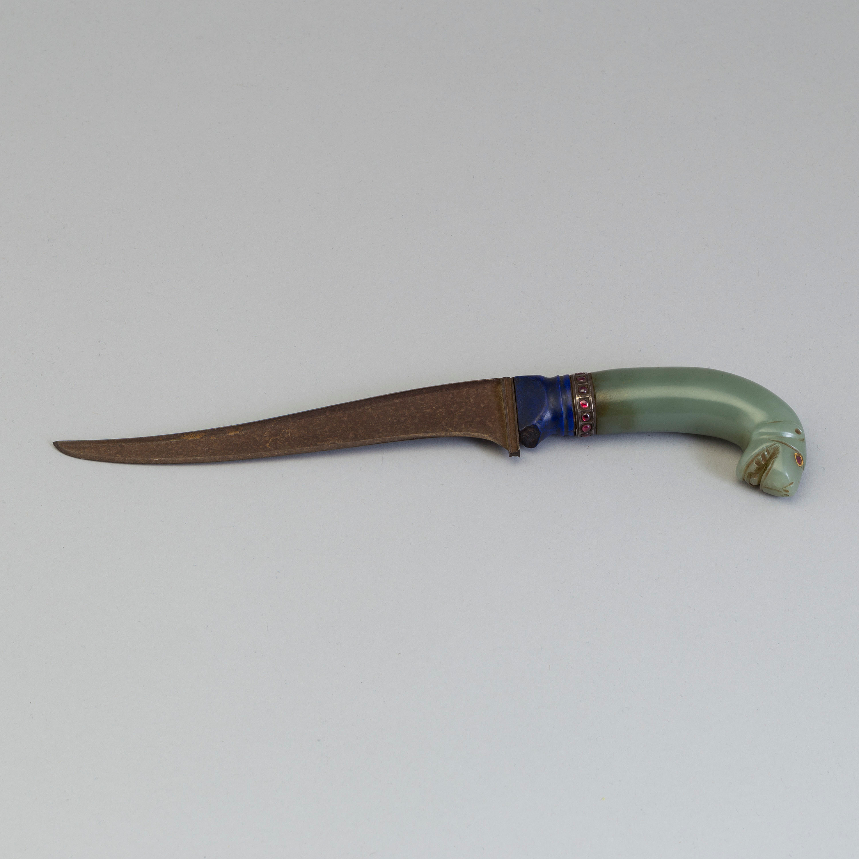 KNIV, handtag av lapis lazuli och troligen bowenite , troligen Indien ...