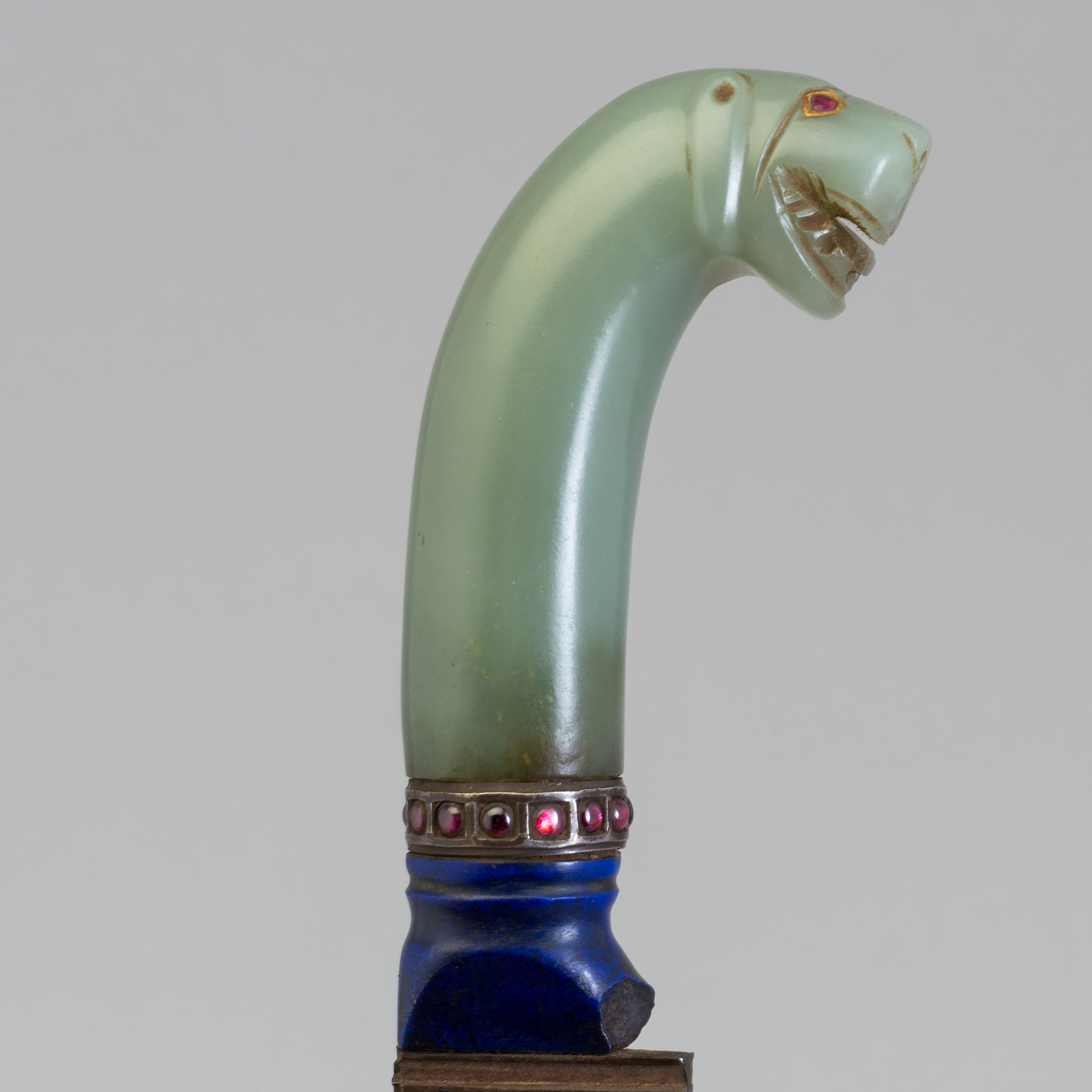 KNIV, handtag av lapis lazuli och troligen bowenite , troligen Indien ...